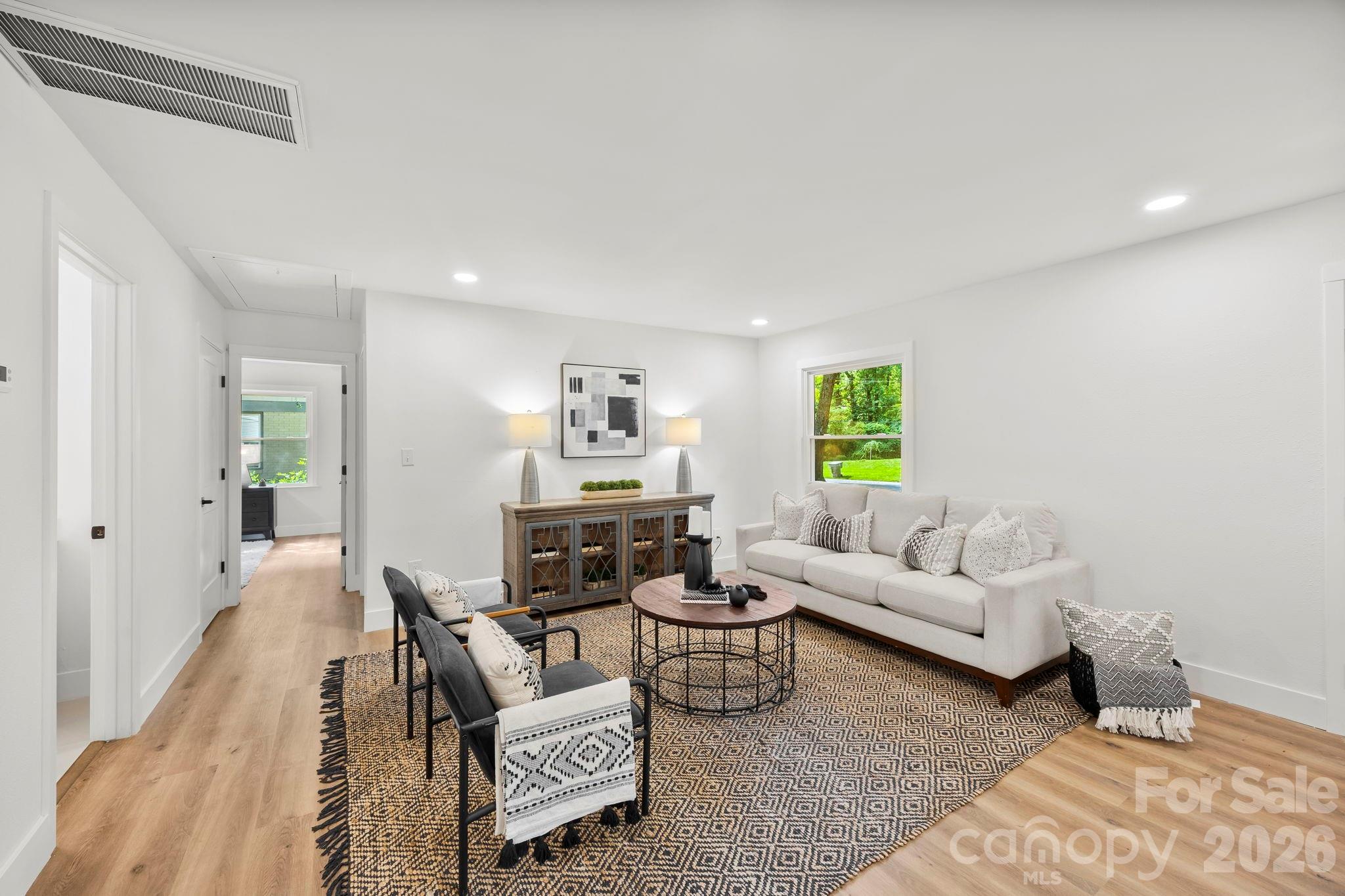 Photo 4 of 4211 Dunwoody Drive, Charlotte, NC