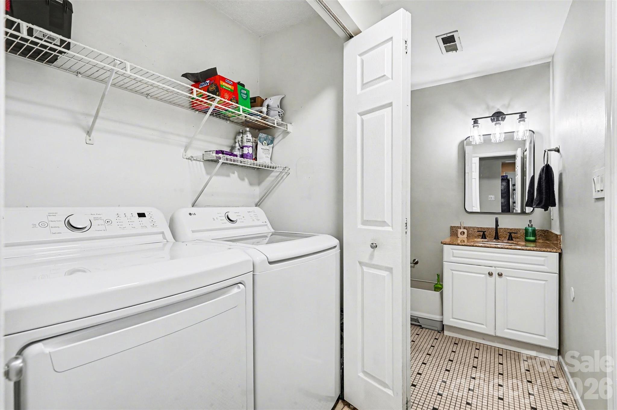 Photo 15 of 2512 Cranbrook Lane3, Charlotte, NC