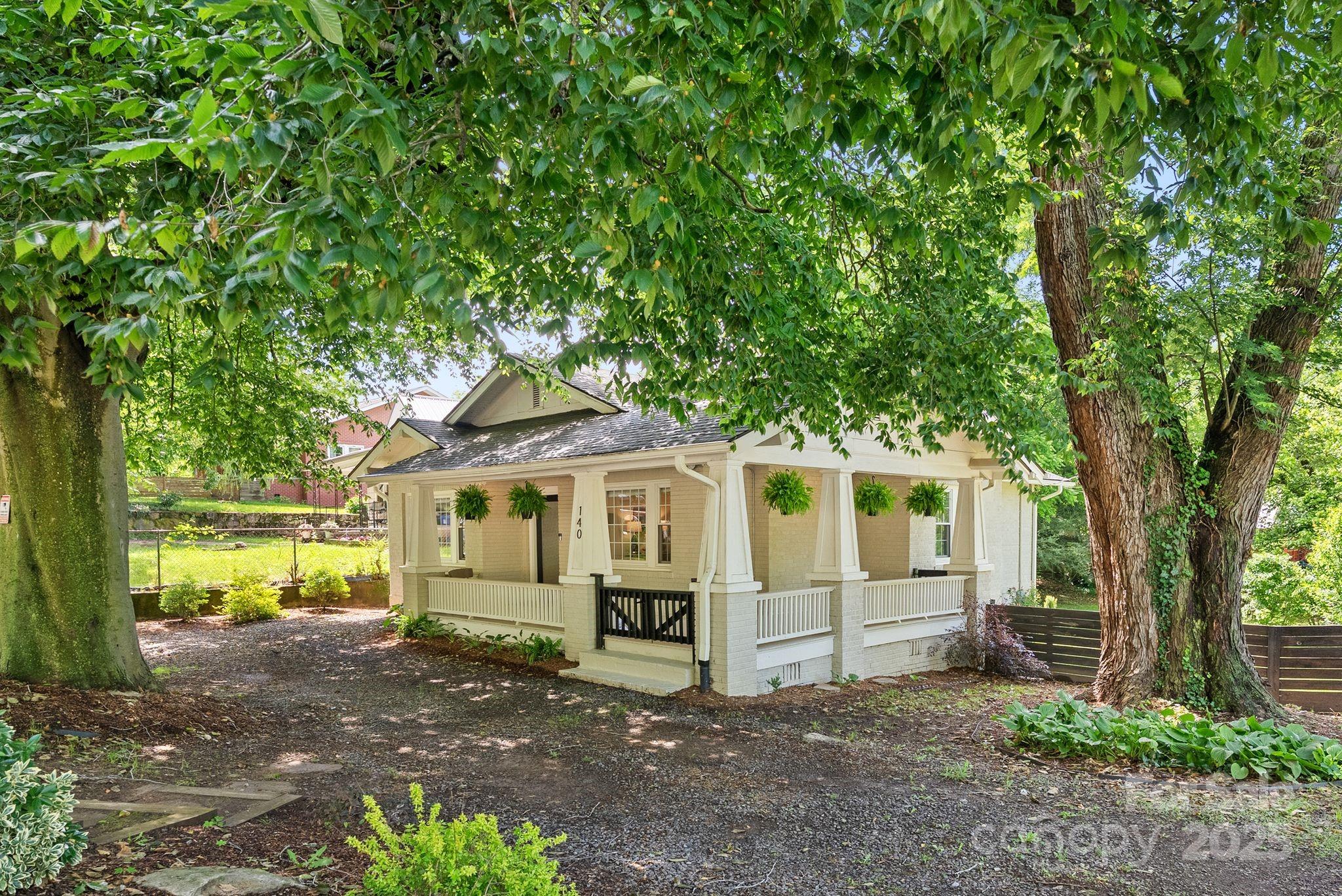 Residential for sale in Asheville, North Carolina, 4293015