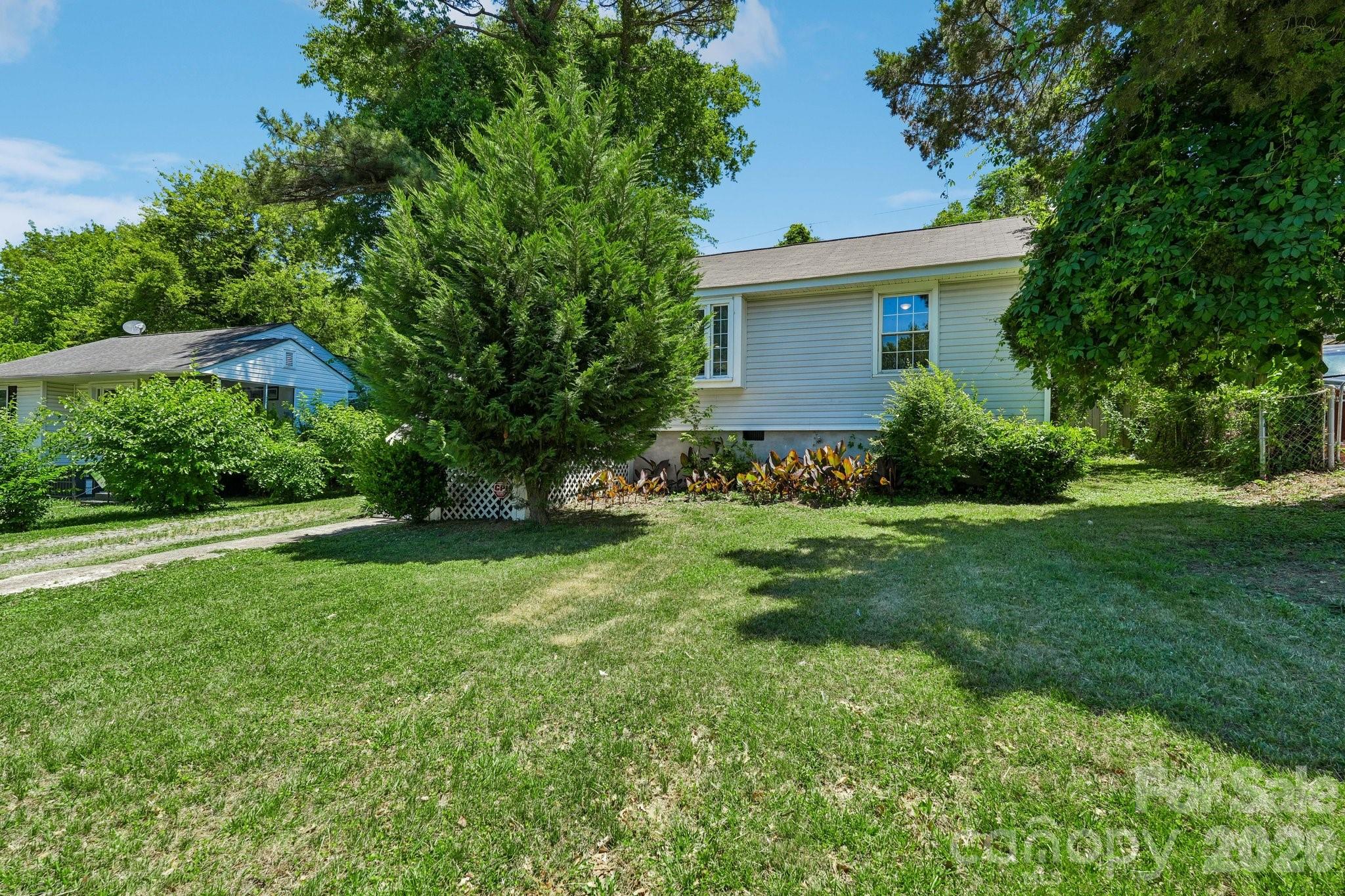 1824 Double Oaks Road, Charlotte, NC - photo 2 of 38