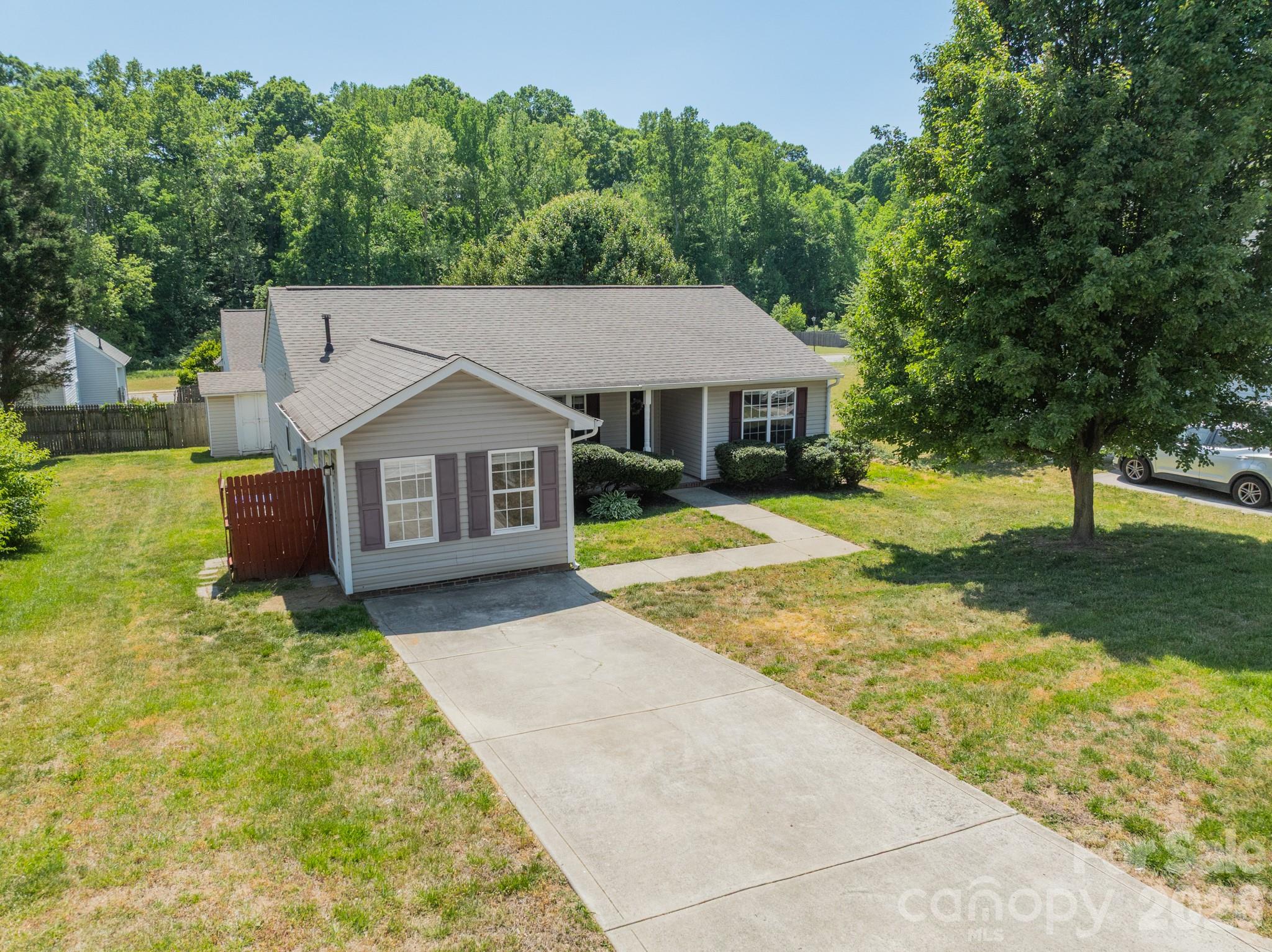 Photo 3 of 134 Chere Helen Drive, Mooresville, NC