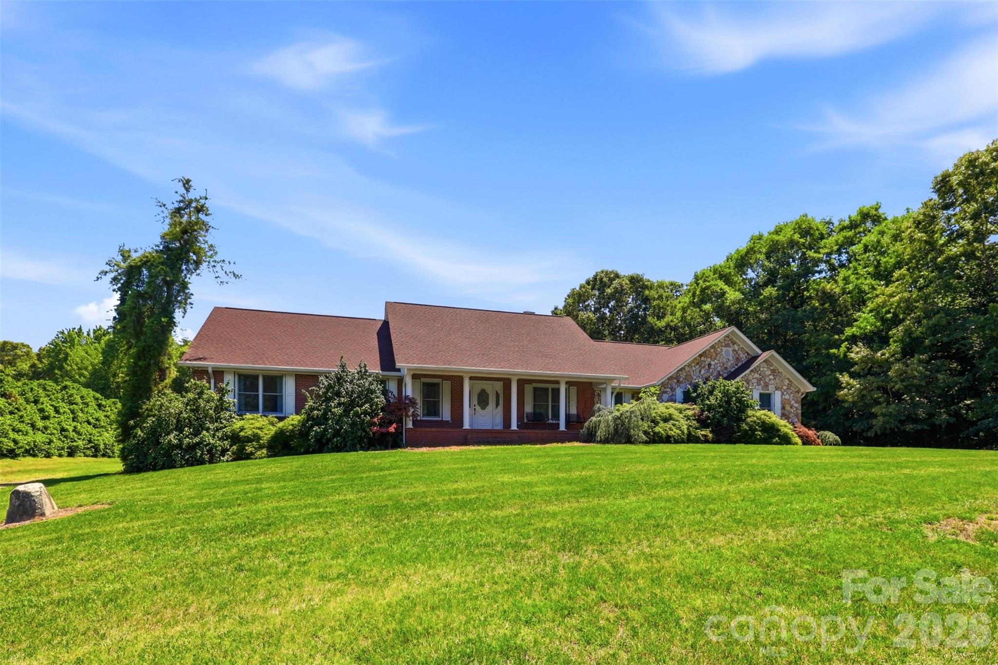 Photo 4 of 6181 Willowbottom Road, Hickory, NC