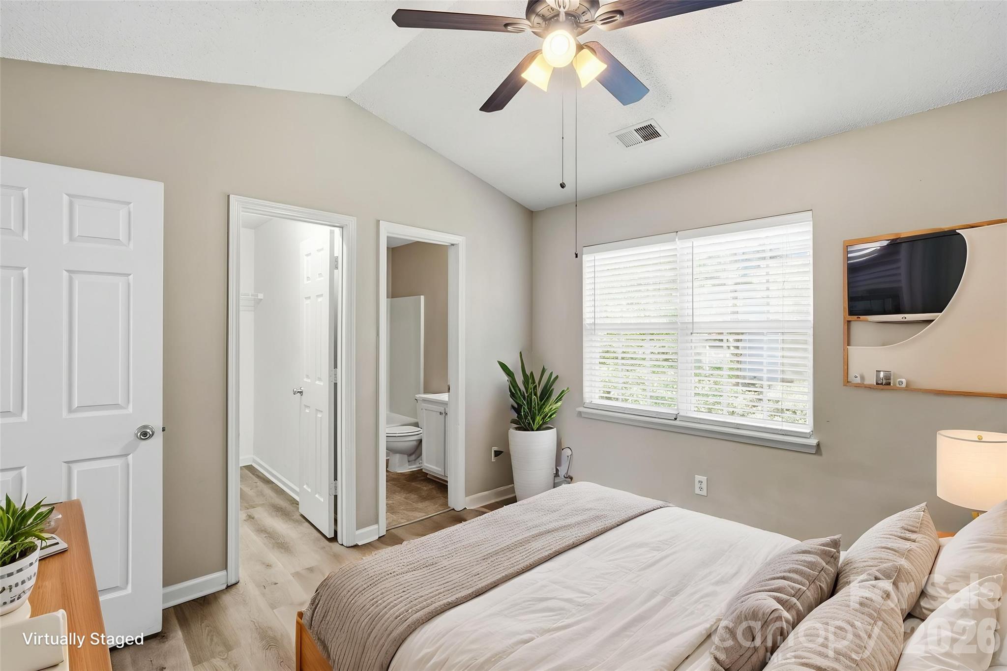 Photo 9 of 10142 Forest Landing Drive, Charlotte, NC