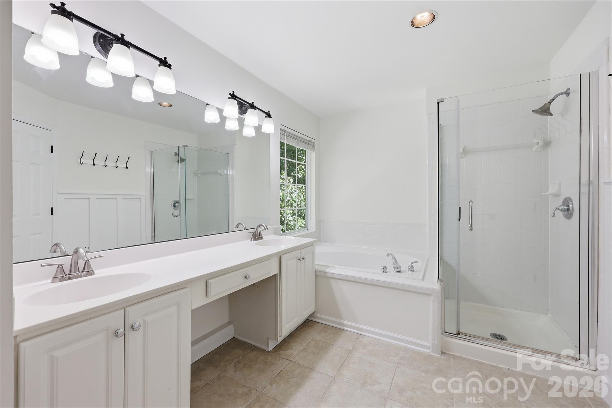 Home for sale at 6832 Charter Hills Road, Charlotte, NC — photo 13 of 28