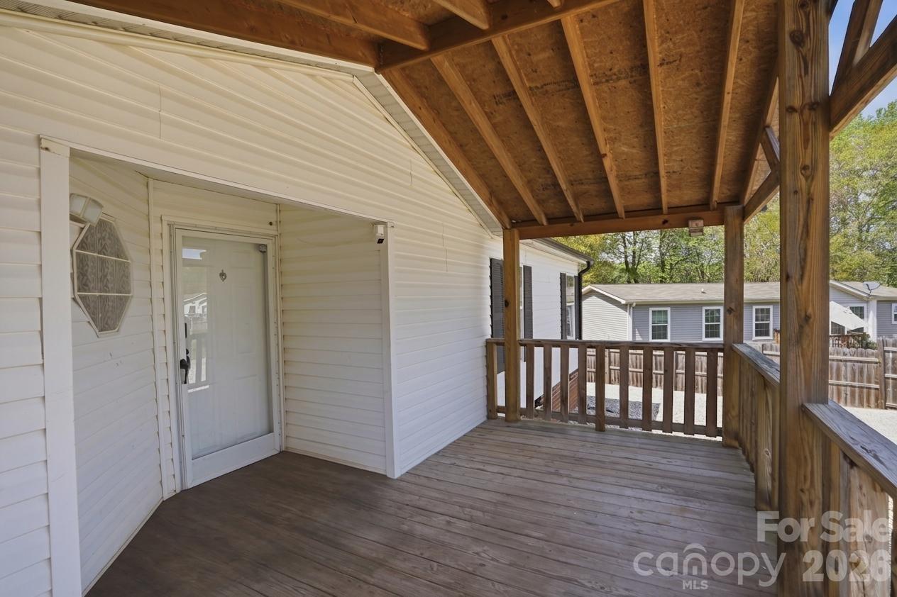 Photo 2 of 605 Ridgewood Court, Mount Holly, NC