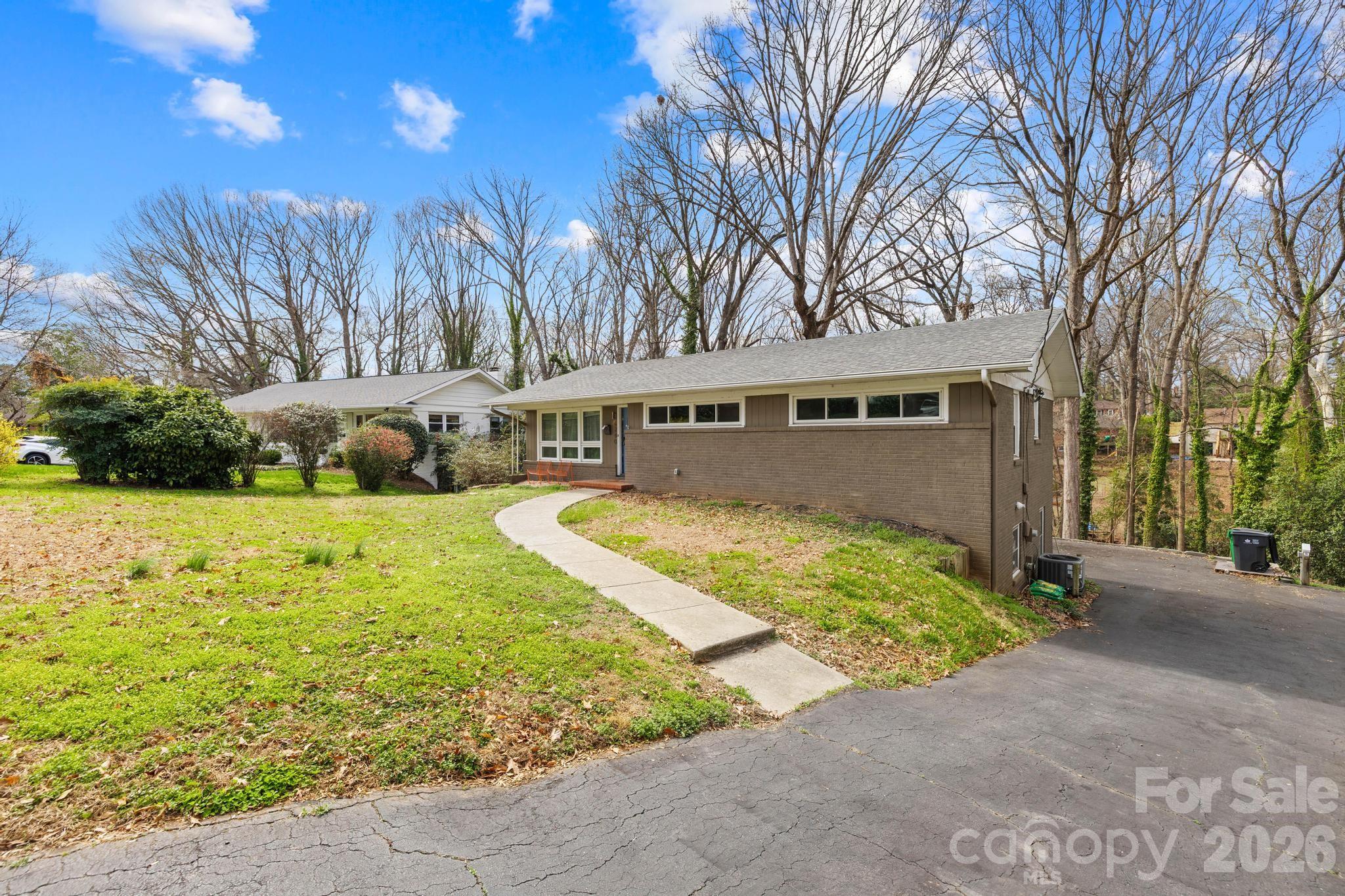 6240 Candlewood Drive, Charlotte, NC - photo 7 of 39