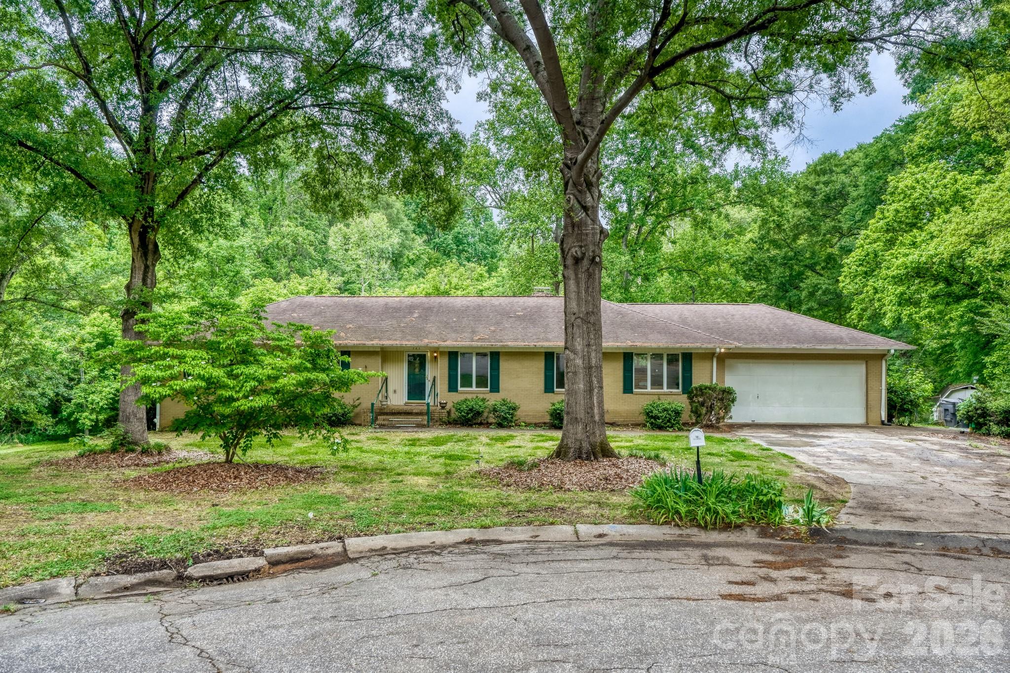 Home for sale at 121 Edgerly Court, Charlotte, NC — photo 1 of 31