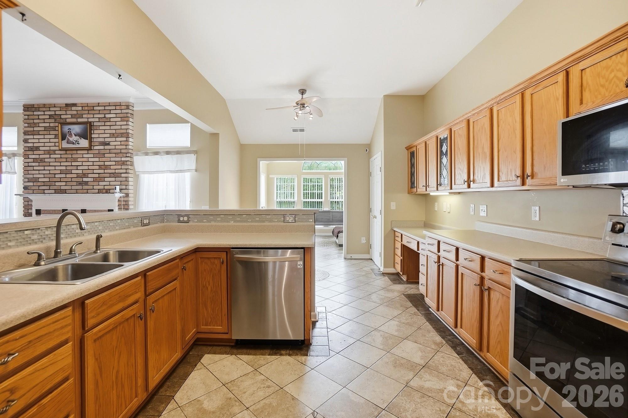 Photo 13 of 12610 Skymaster Court, Charlotte, NC