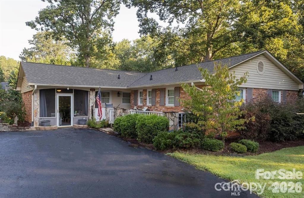 211 General Stonewall Jackson Drive, Stanley, NC