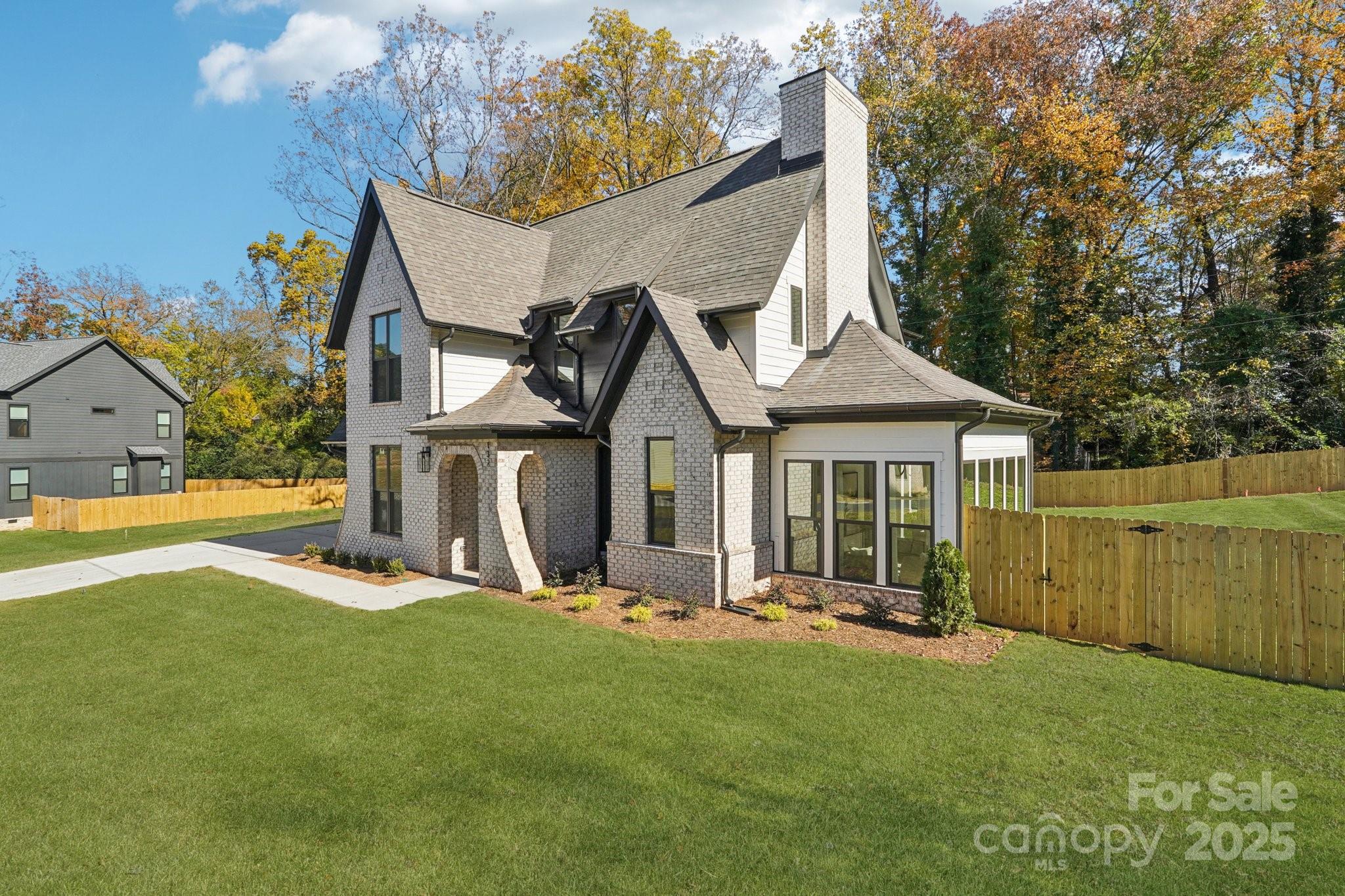 Photo 9 of 132 Sardis Lane, Charlotte, NC
