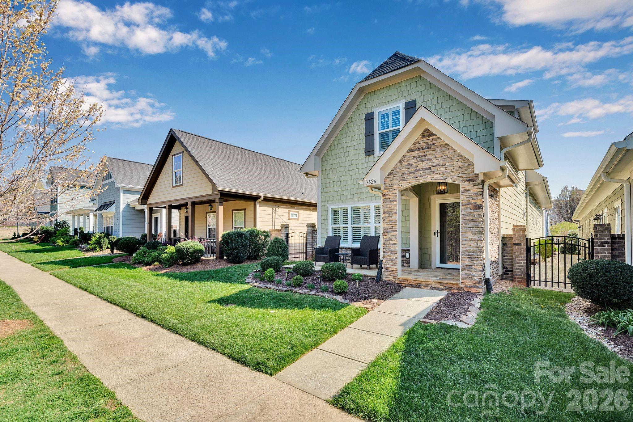 7526 Fairway Villa Circle, Denver, NC - photo 2 of 34