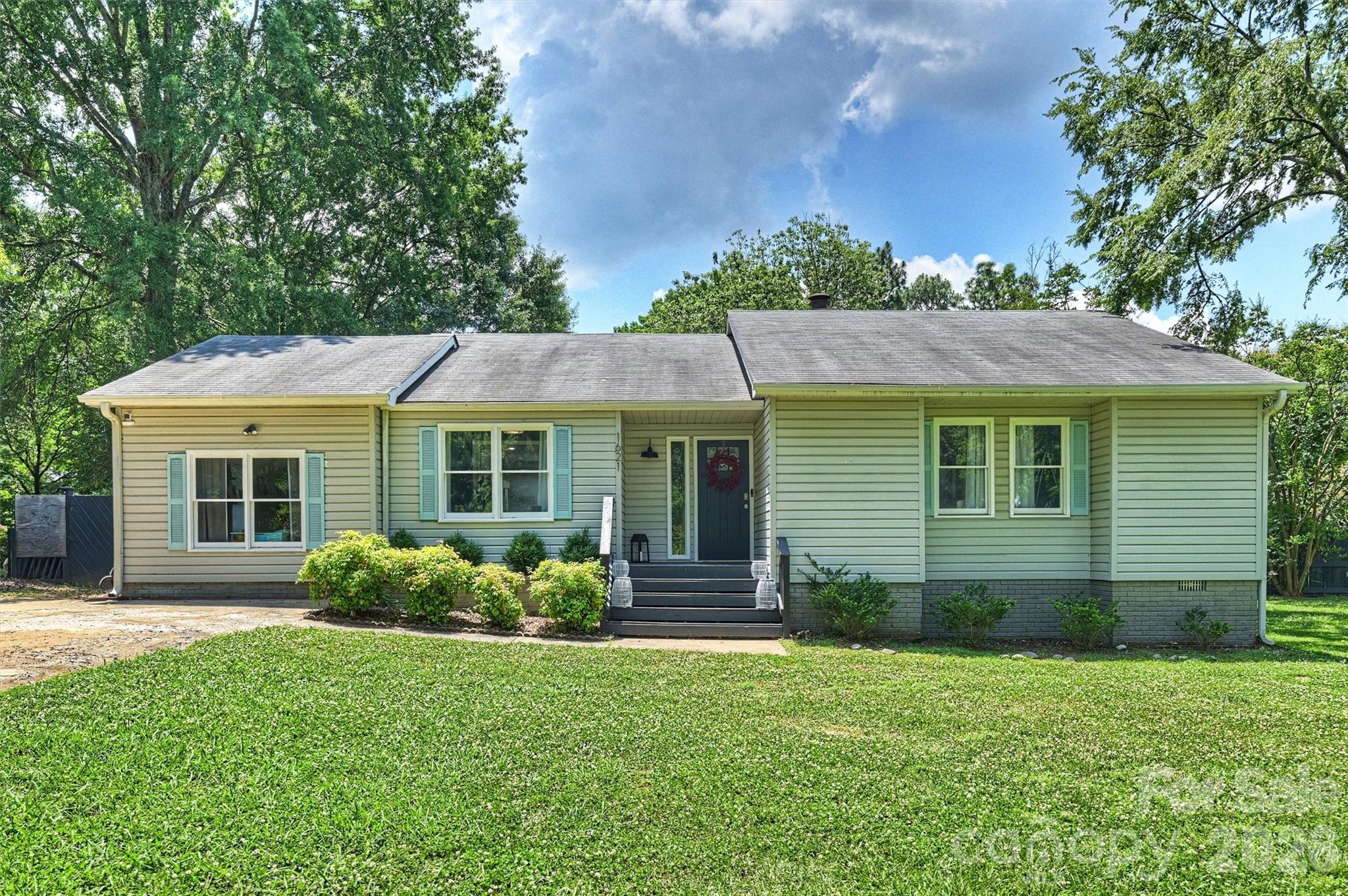 Home for sale at 1621 Brook Drive, Fort Mill, SC — photo 1 of 47