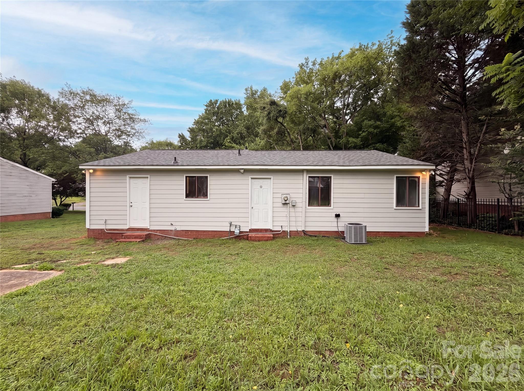 Photo 17 of 10015 Garth Wood Road, Charlotte, NC