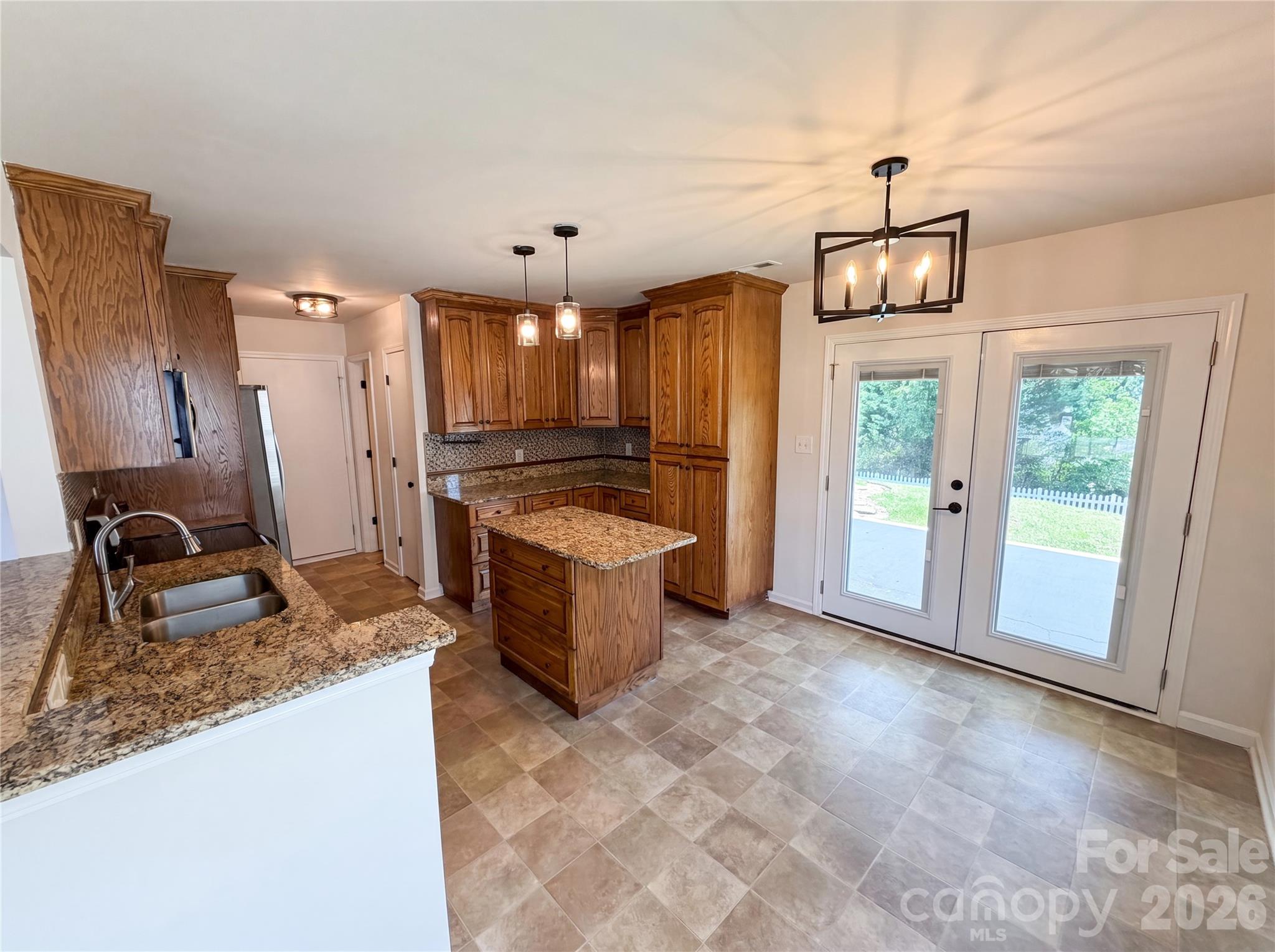 Photo 9 of 6121 Linda Vista Lane, Charlotte, NC