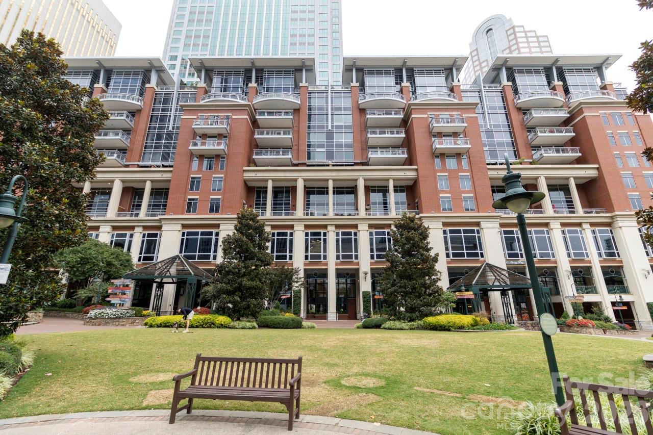 Home for sale at 435 S Tryon Street901, Charlotte, NC — photo 1 of 29