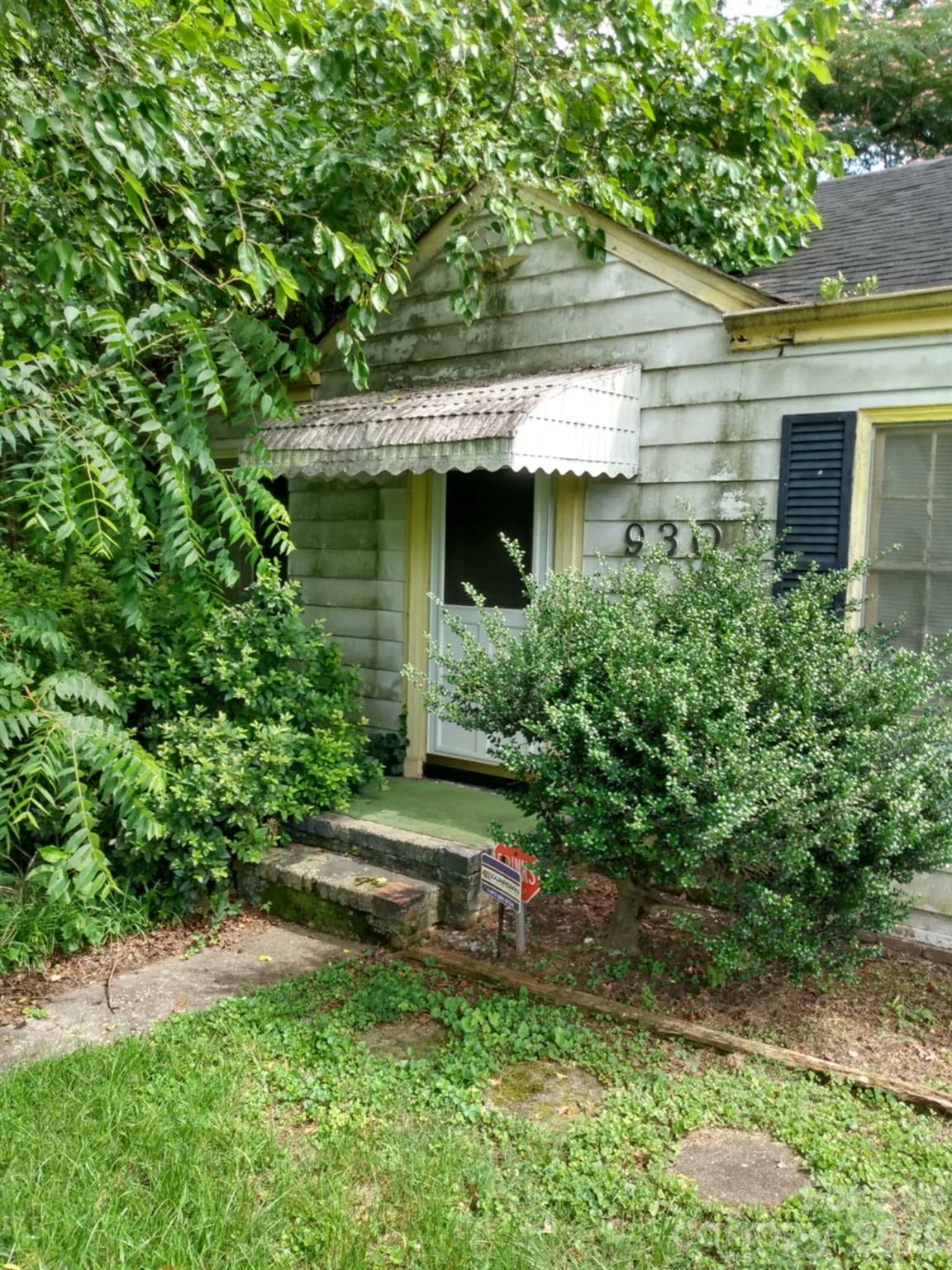 Home for sale at 930 Everett Place, Charlotte, NC — photo 1 of 2