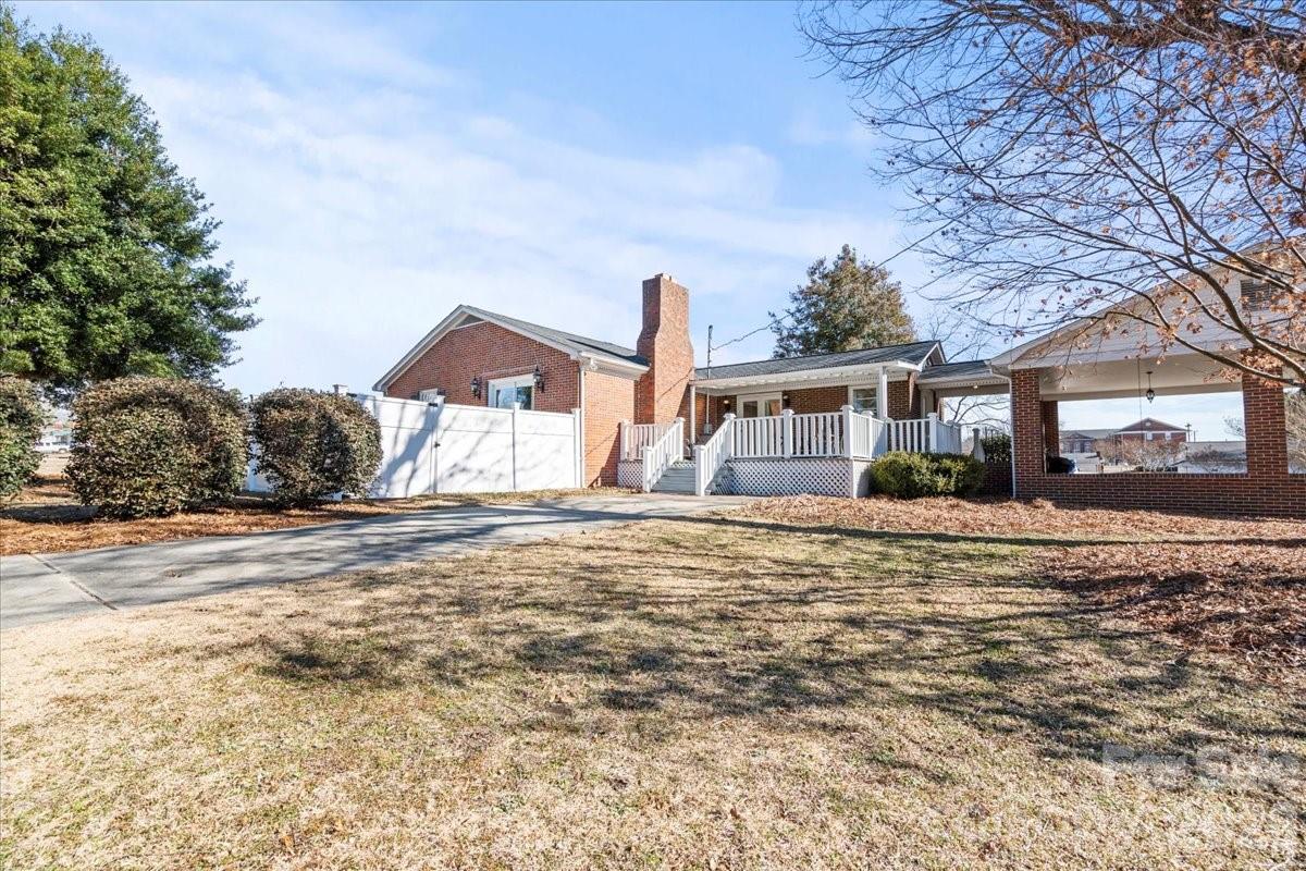 Photo 4 of 313 W Pigg Street, Pageland, SC
