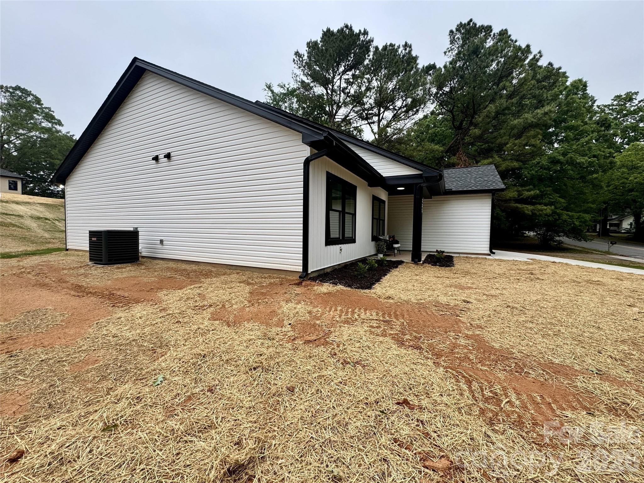 325 N Chapel Street, Landis, NC - photo 5 of 33