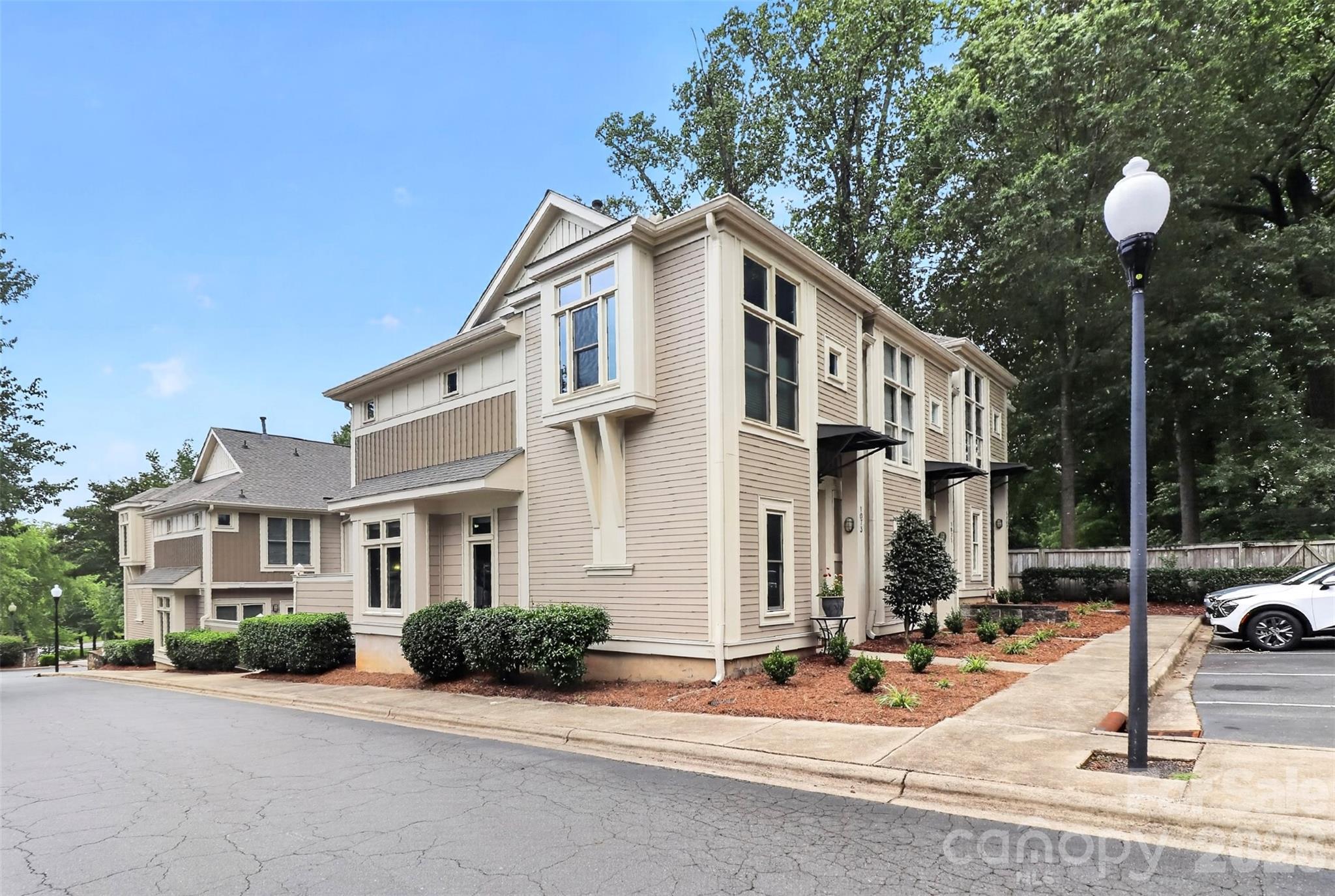 Photo 3 of 1073 Park West Drive, Charlotte, NC