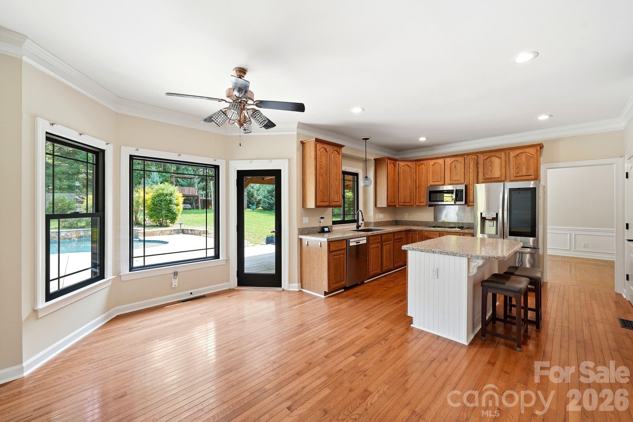 Home for sale at 6821 Hollow Oak Drive, Charlotte, NC — photo 12 of 38