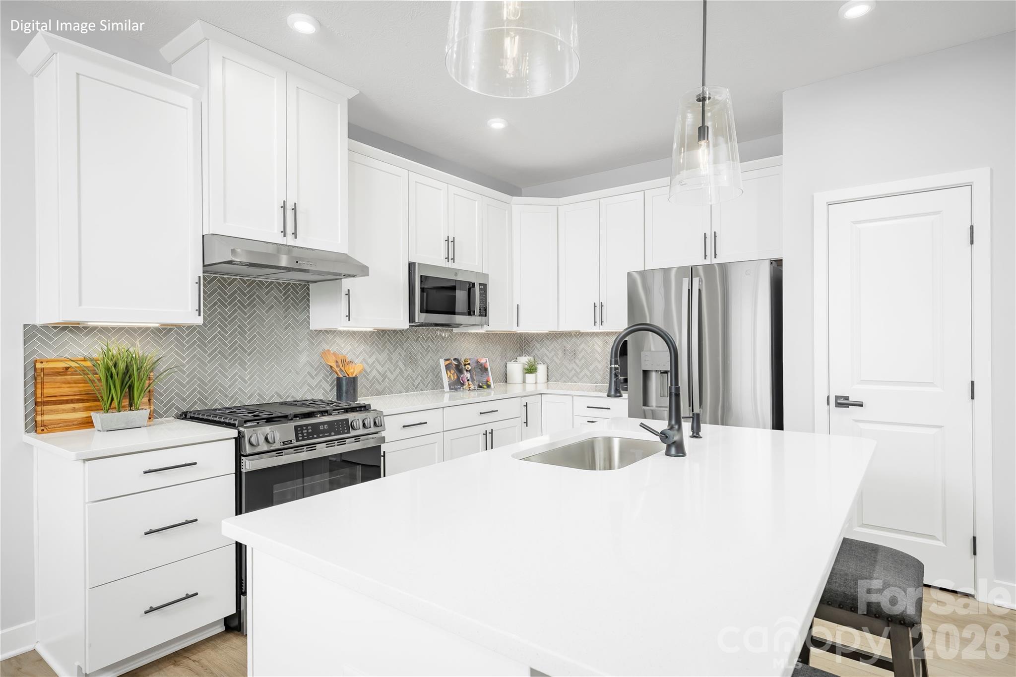 Photo 2 of 917 Heathway Drive, Charlotte, NC