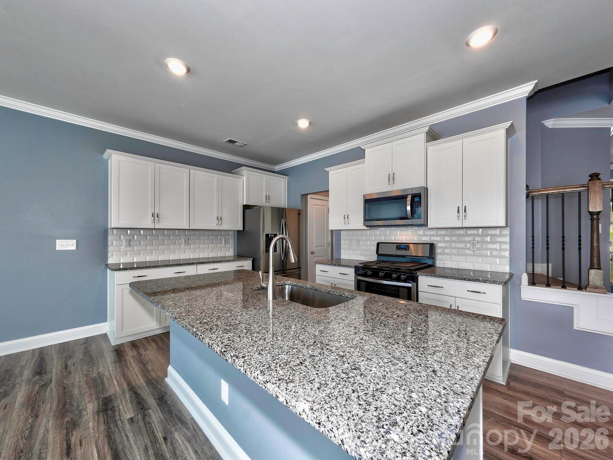 915 Emma Kate Court, Lake Wylie, SC - photo 9 of 42
