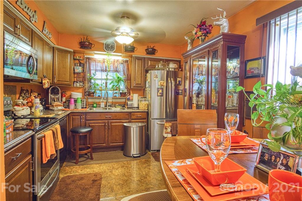 Photo 12 of 6222 Bonnybrook Lane, Charlotte, NC