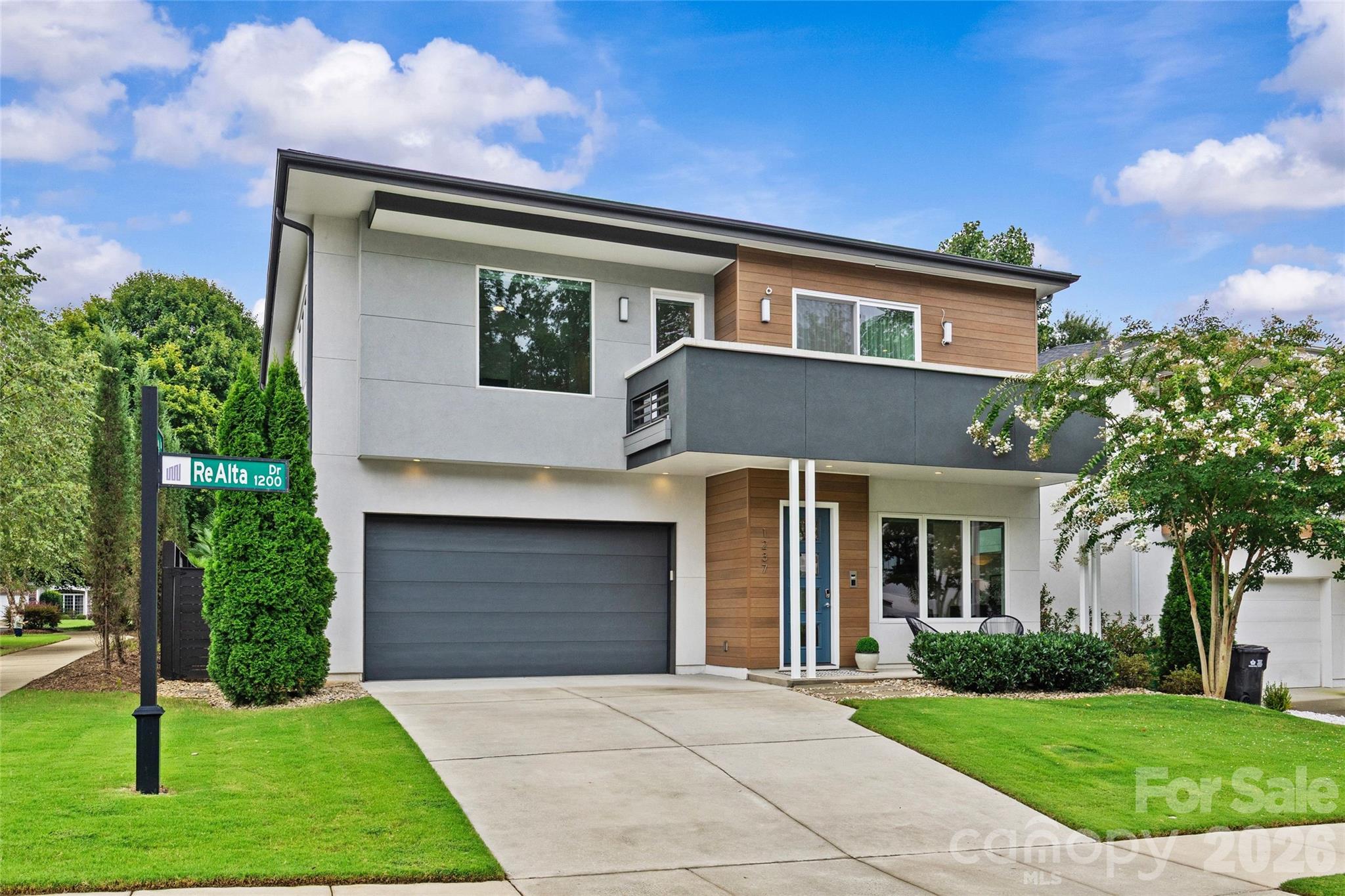 Home for sale at 1237 Realta Drive, Charlotte, NC — photo 1 of 47
