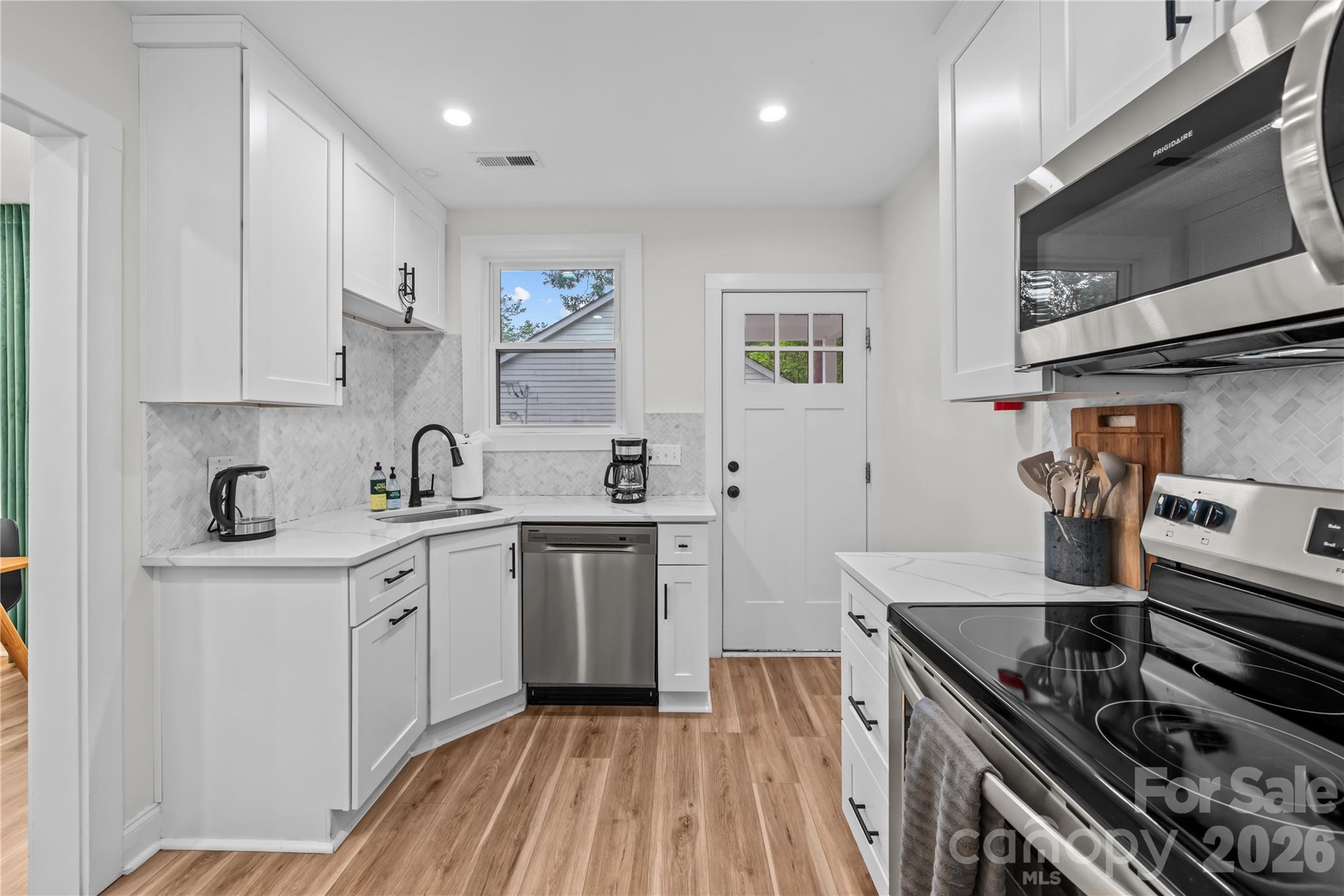 3021 Dogwood Avenue, Charlotte, NC - photo 4 of 19
