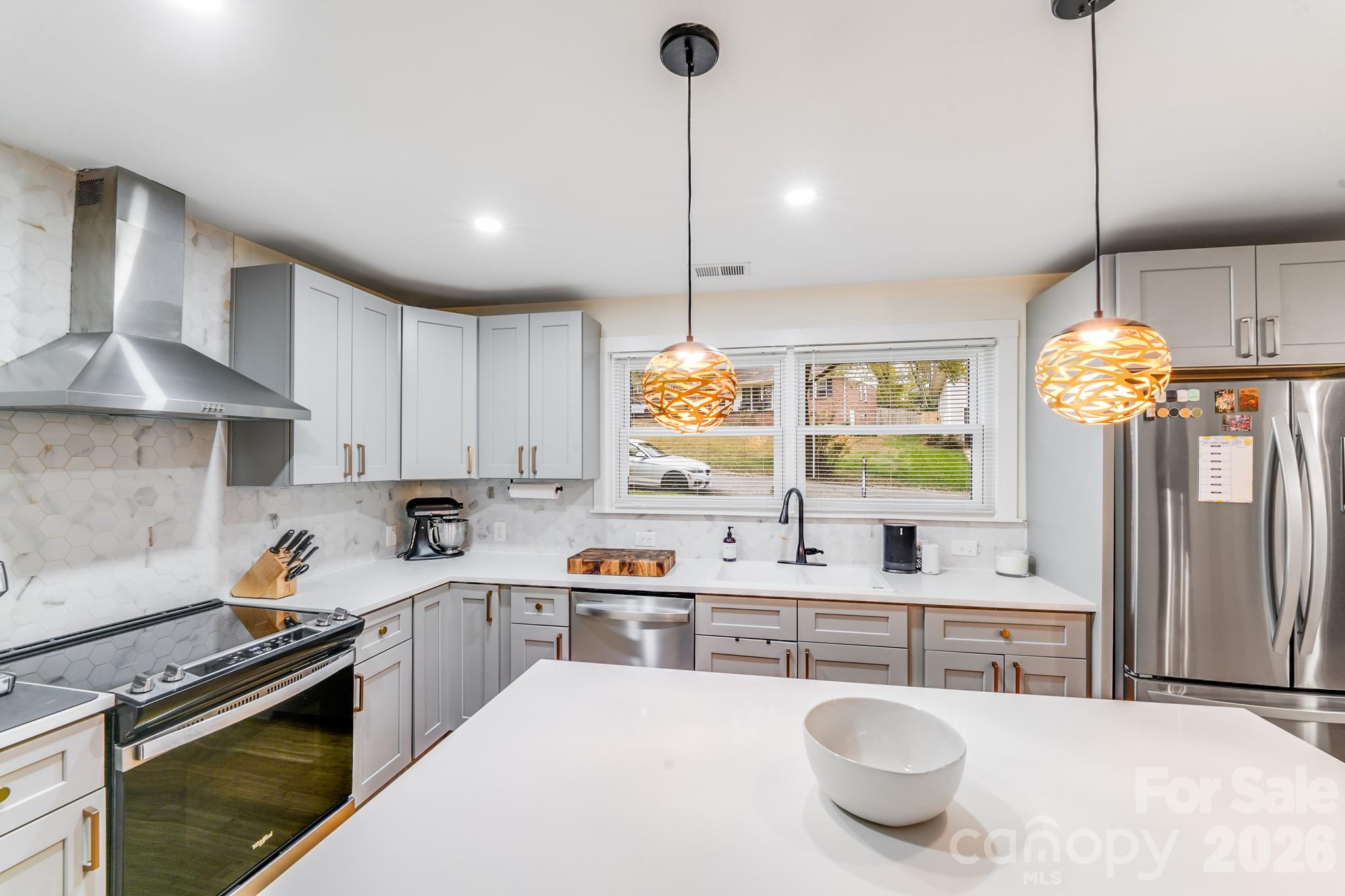 Photo 13 of 4910 Valley Stream Road, Charlotte, NC