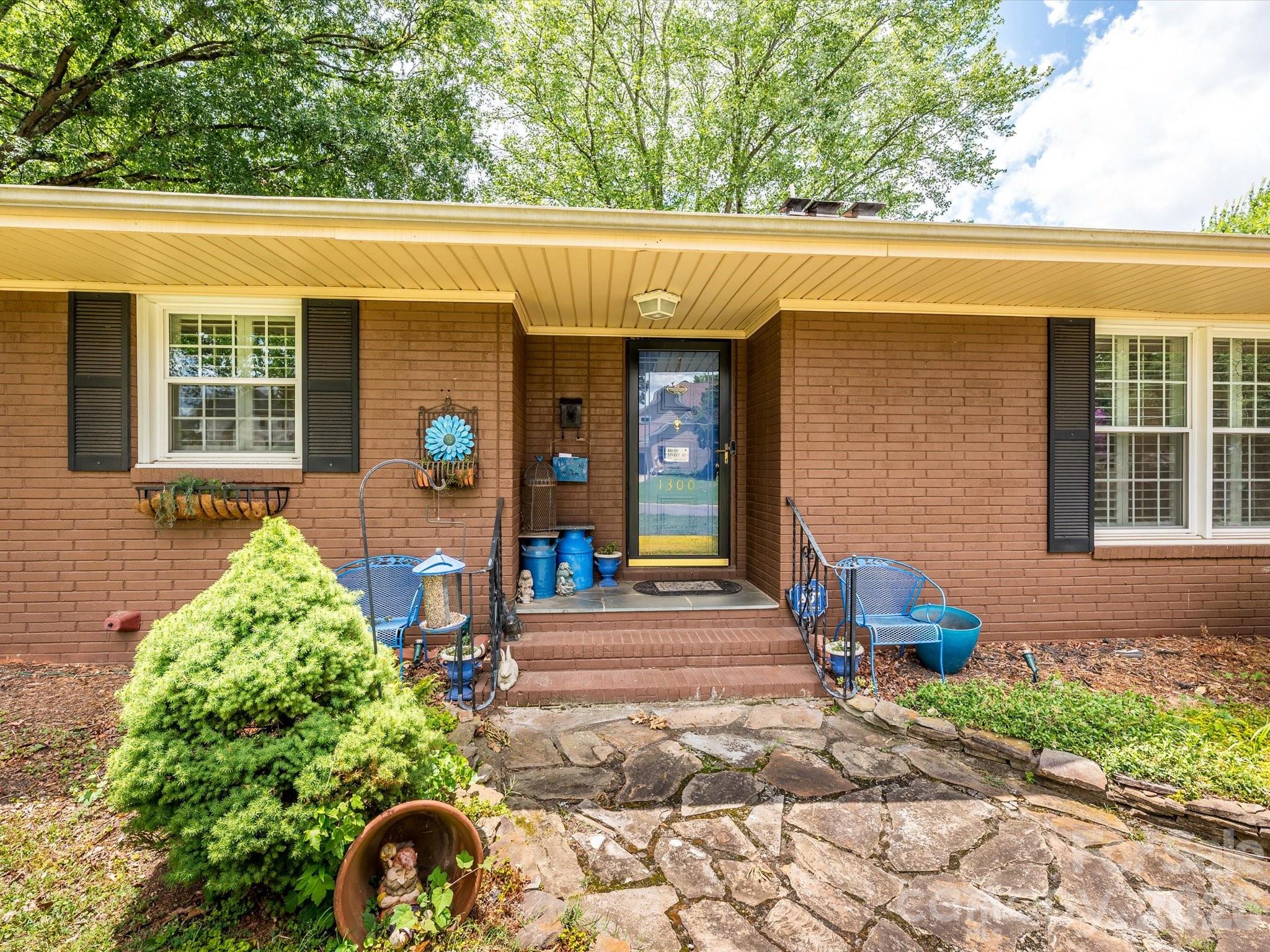 Photo 3 of 1300 Bevis Drive, Charlotte, NC