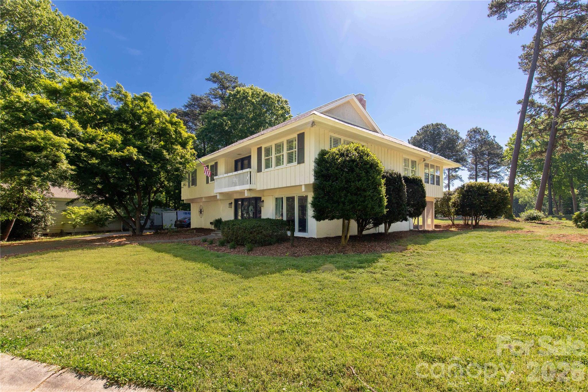 22 Honeysuckle Lane, Lake Wylie, SC - photo 7 of 48