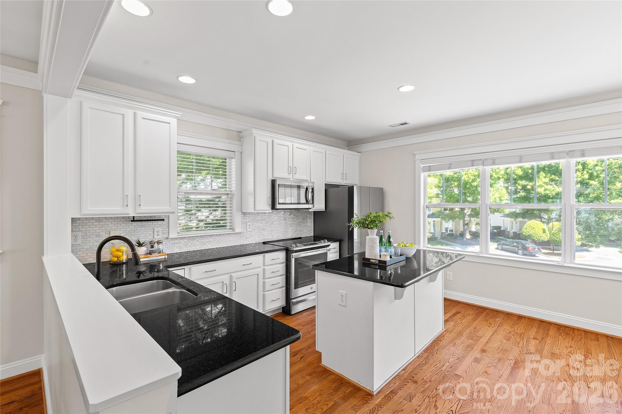 Home for sale at 540 Dubois Court, Charlotte, NC — photo 9 of 35