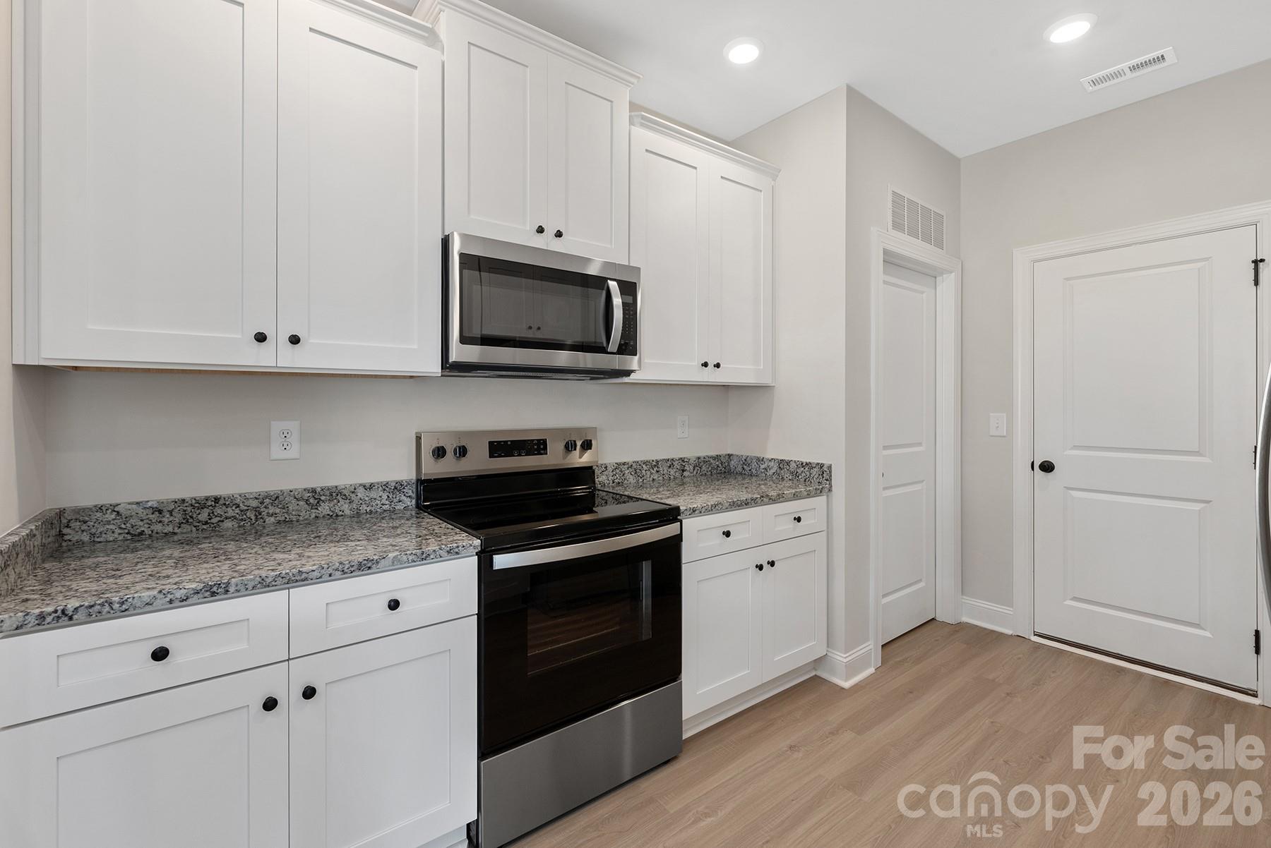 Photo 8 of 6718 Fairford Drive, Charlotte, NC