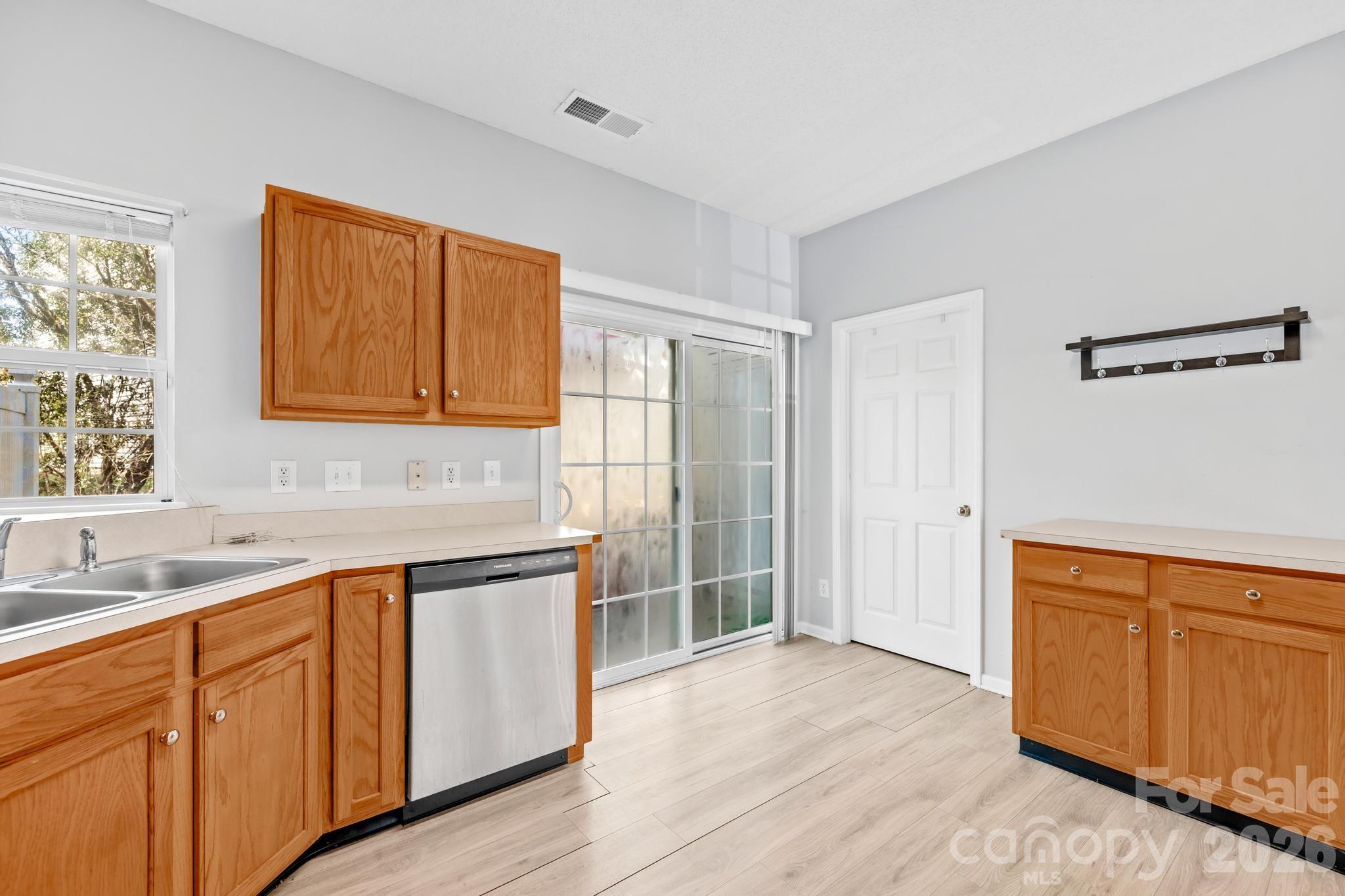 Photo 14 of 2823 Summergrove Court, Matthews, NC