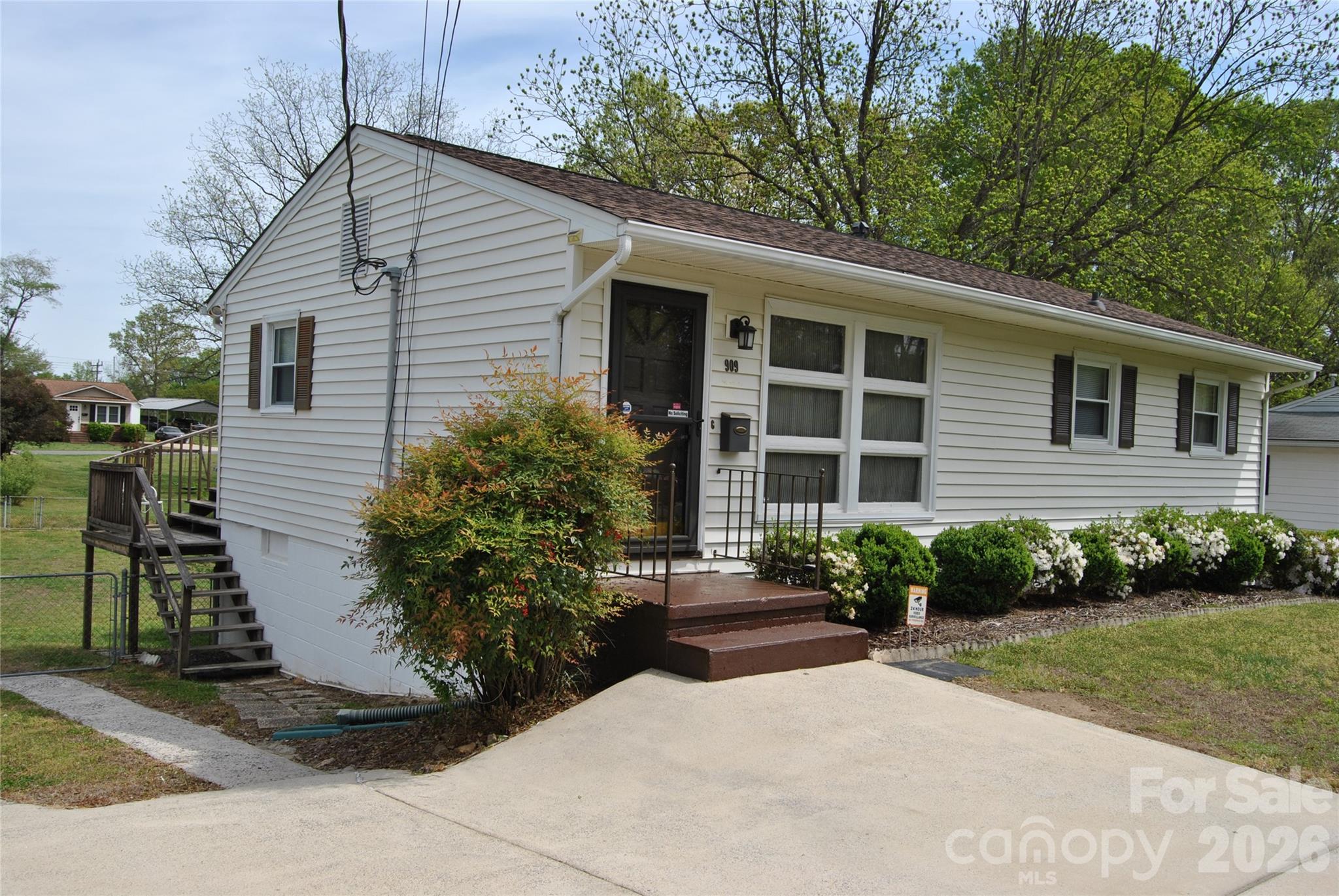 Photo 3 of 909 Timberlane Drive, Mount Holly, NC