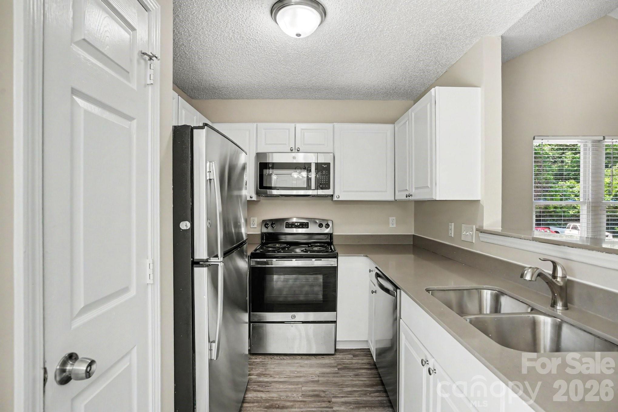 Photo 4 of 1610 Forest Stream Court, Charlotte, NC