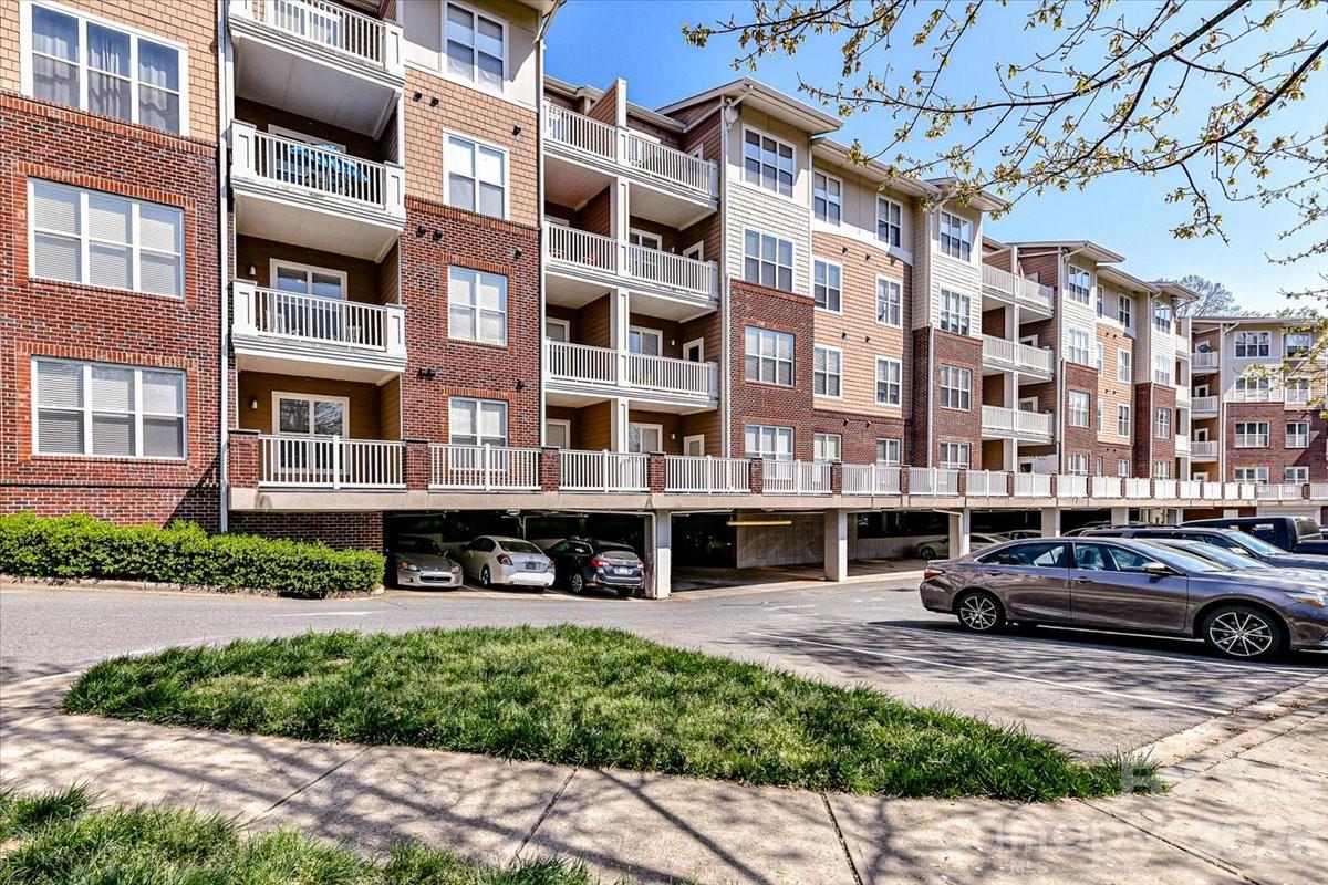 Photo 28 of 1000 E Woodlawn Road311, Charlotte, NC