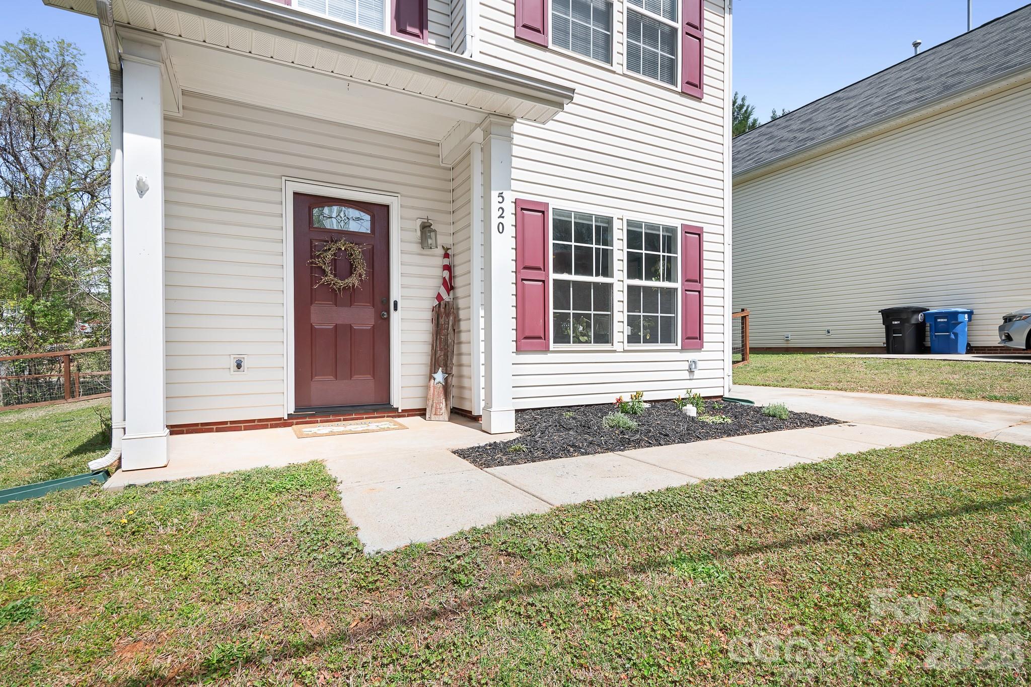Photo 2 of 520 E Iredell Avenue, Mooresville, NC