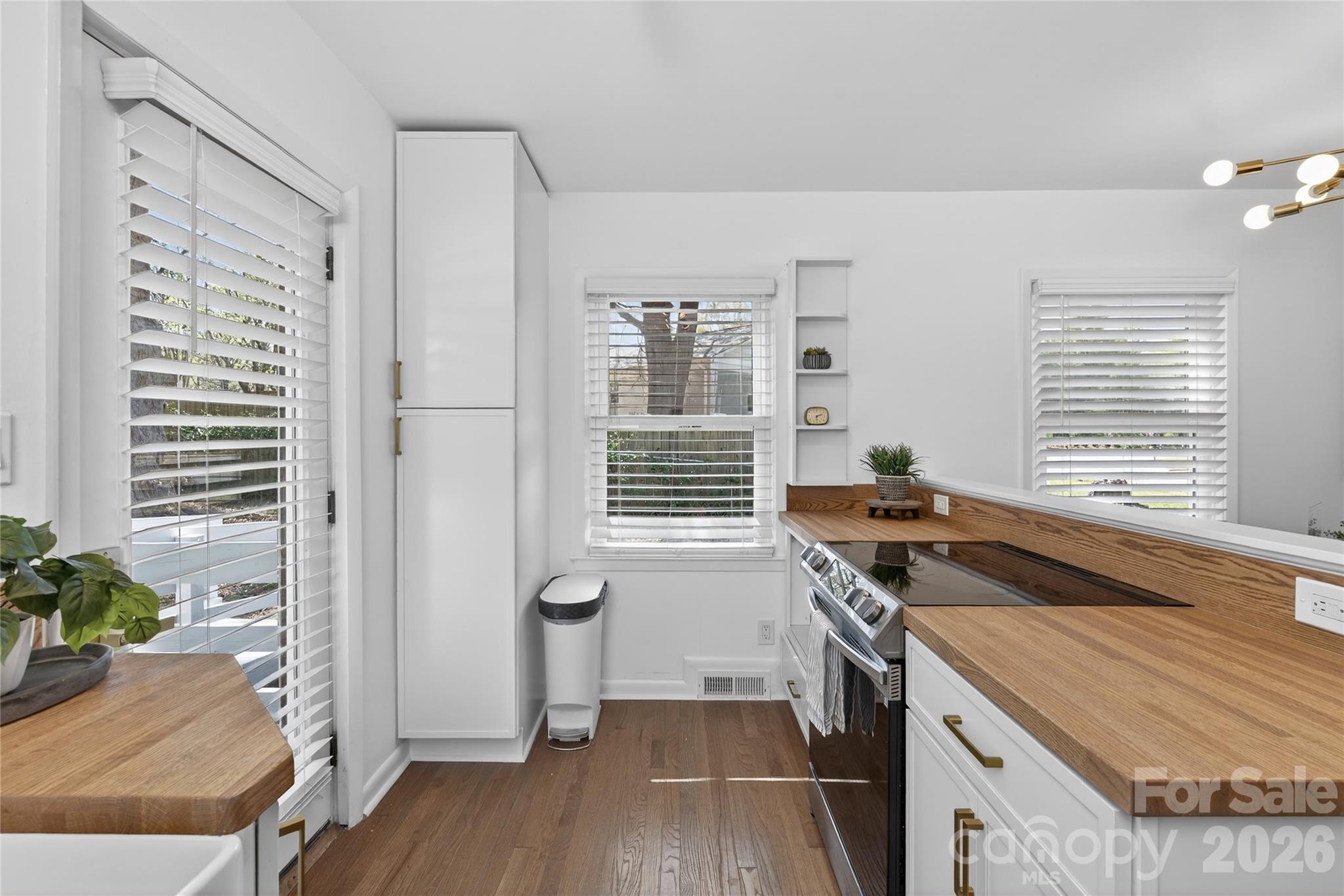Photo 12 of 5412 Milhaven Lane, Charlotte, NC