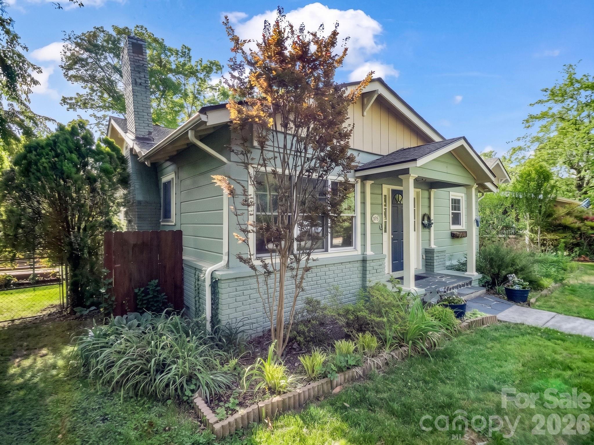 Photo 3 of 1534 Kensington Road, Hendersonville, NC