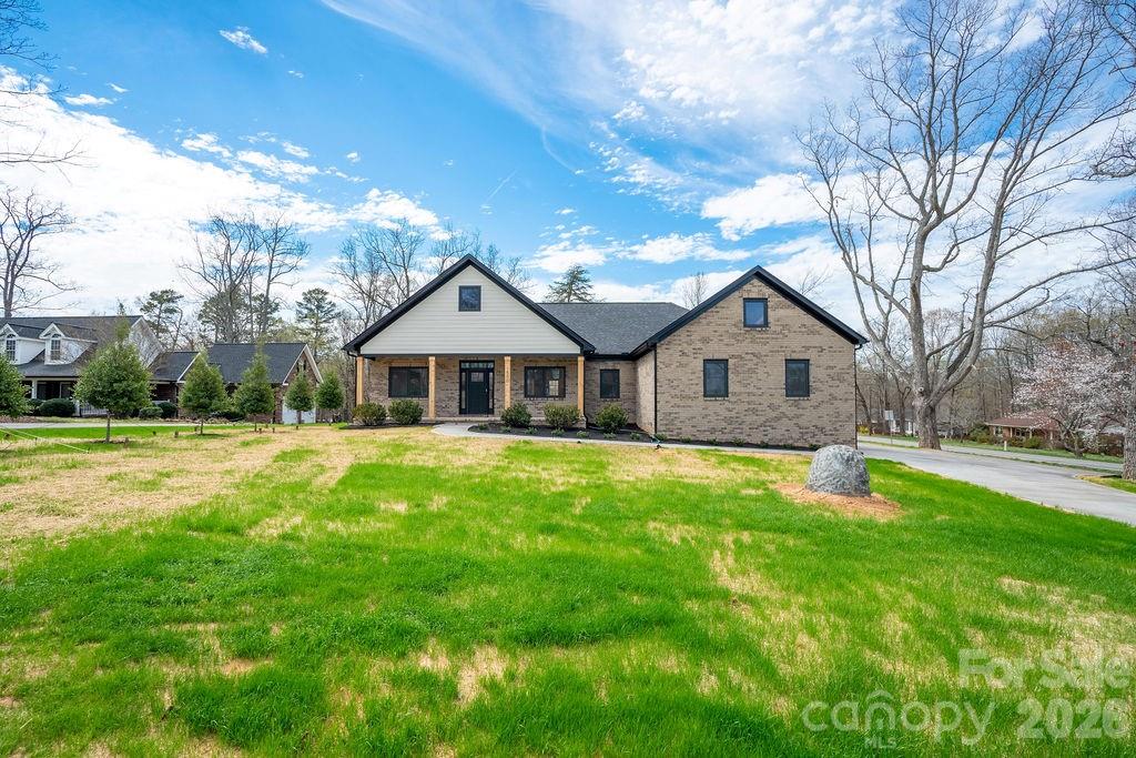 1500 Avalon Oaks Court, Dallas, NC