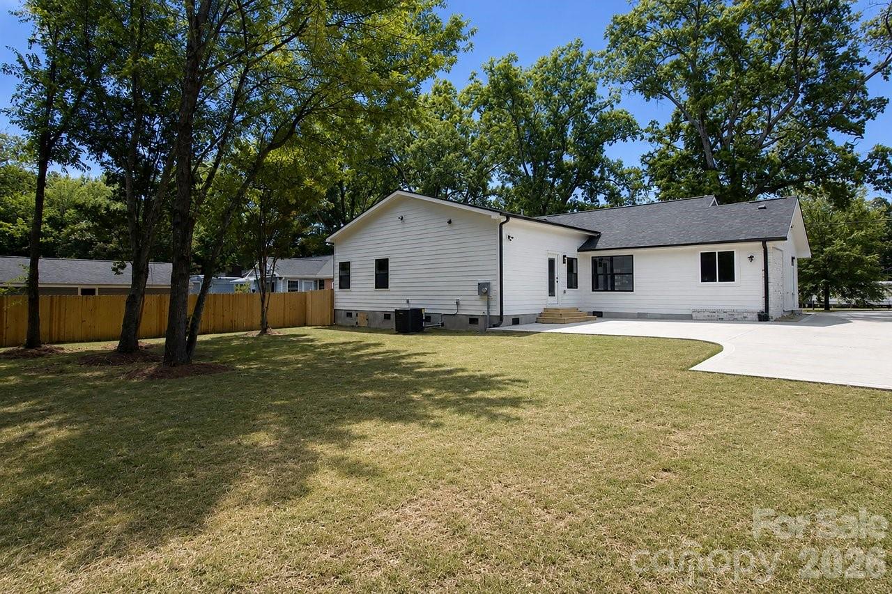 Photo 35 of 409 Scaleybark Road, Charlotte, NC