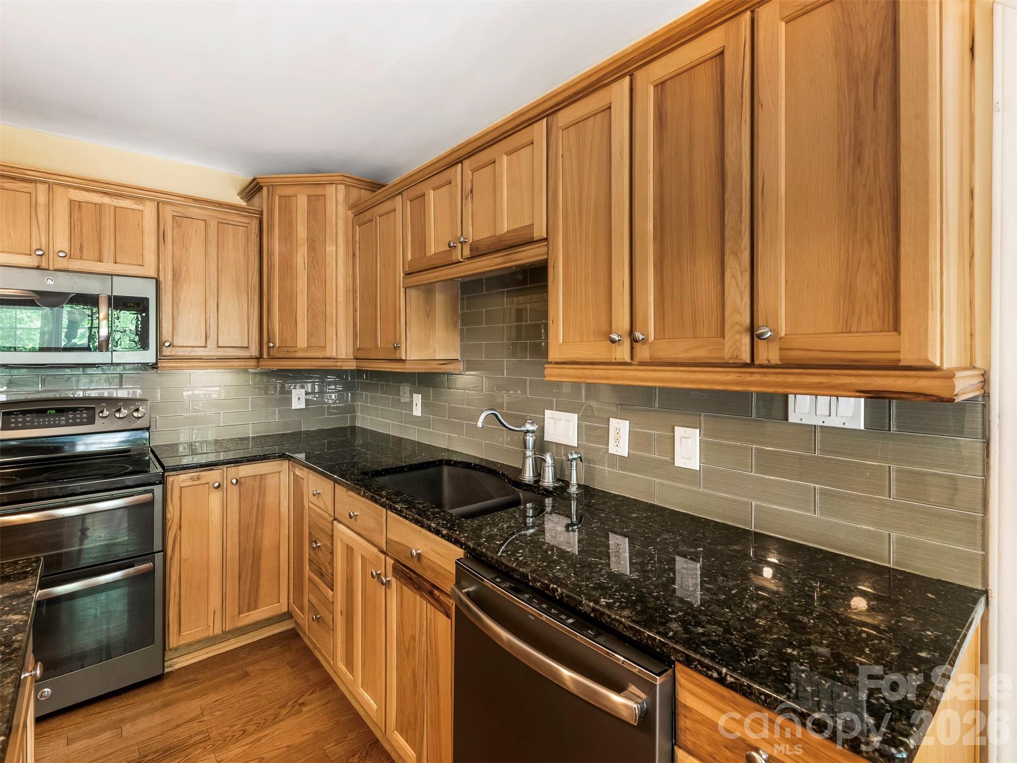 Home for sale at 14437 Raynham Drive, Charlotte, NC — photo 10 of 41
