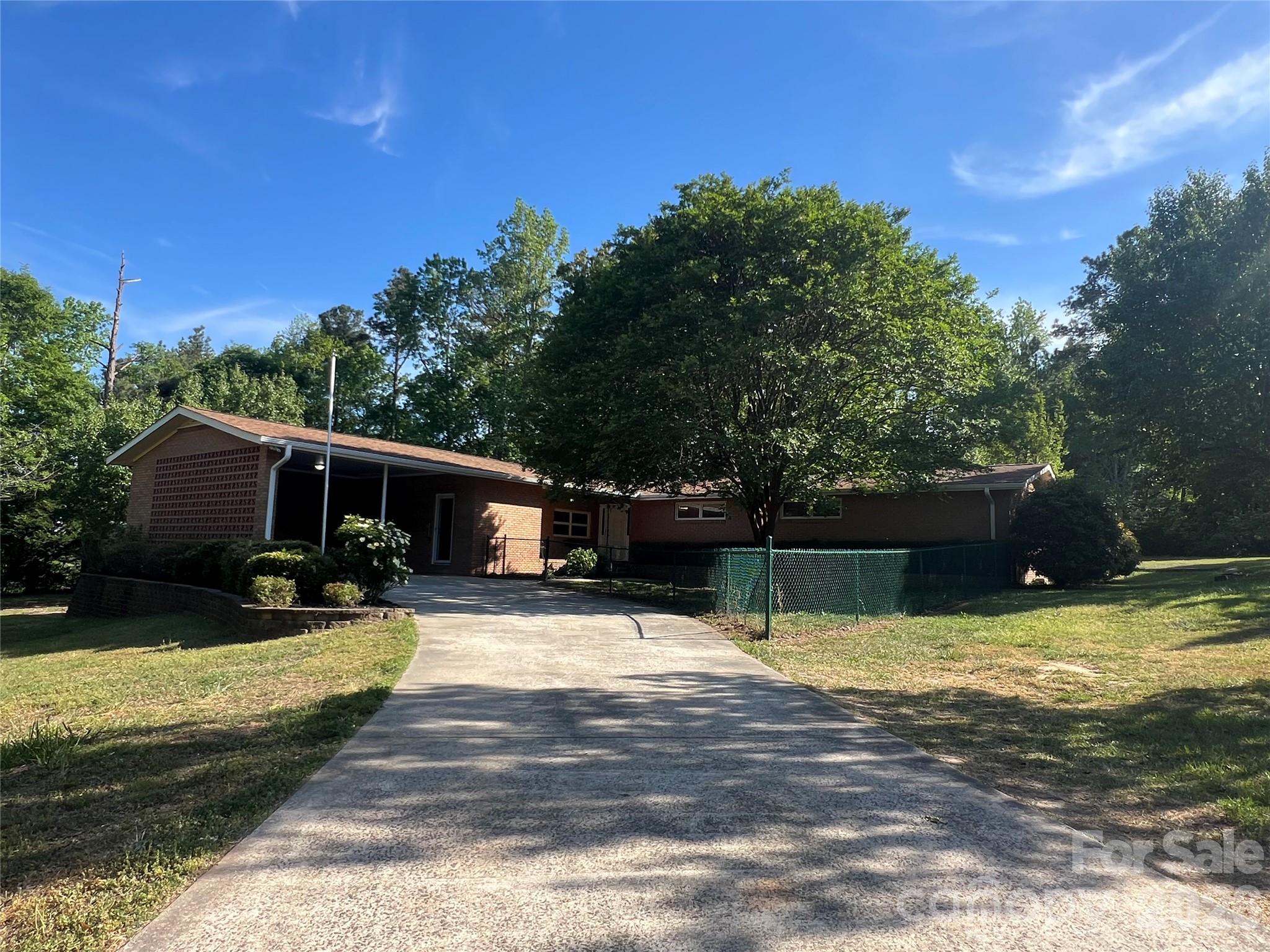 280 Raintree Road, Great Falls, SC - photo 2 of 43