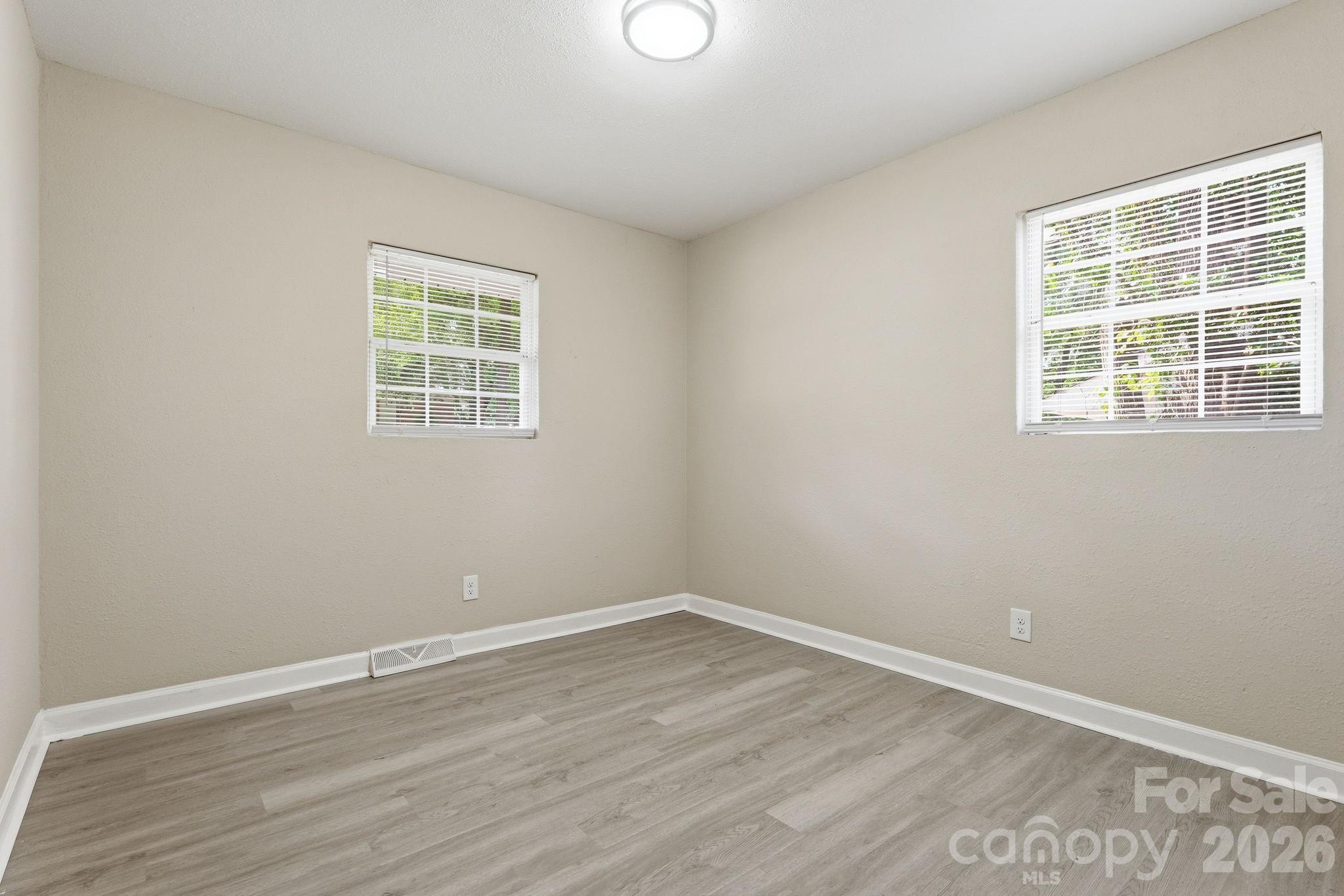 Photo 7 of 810 Echo Glen Road, Charlotte, NC