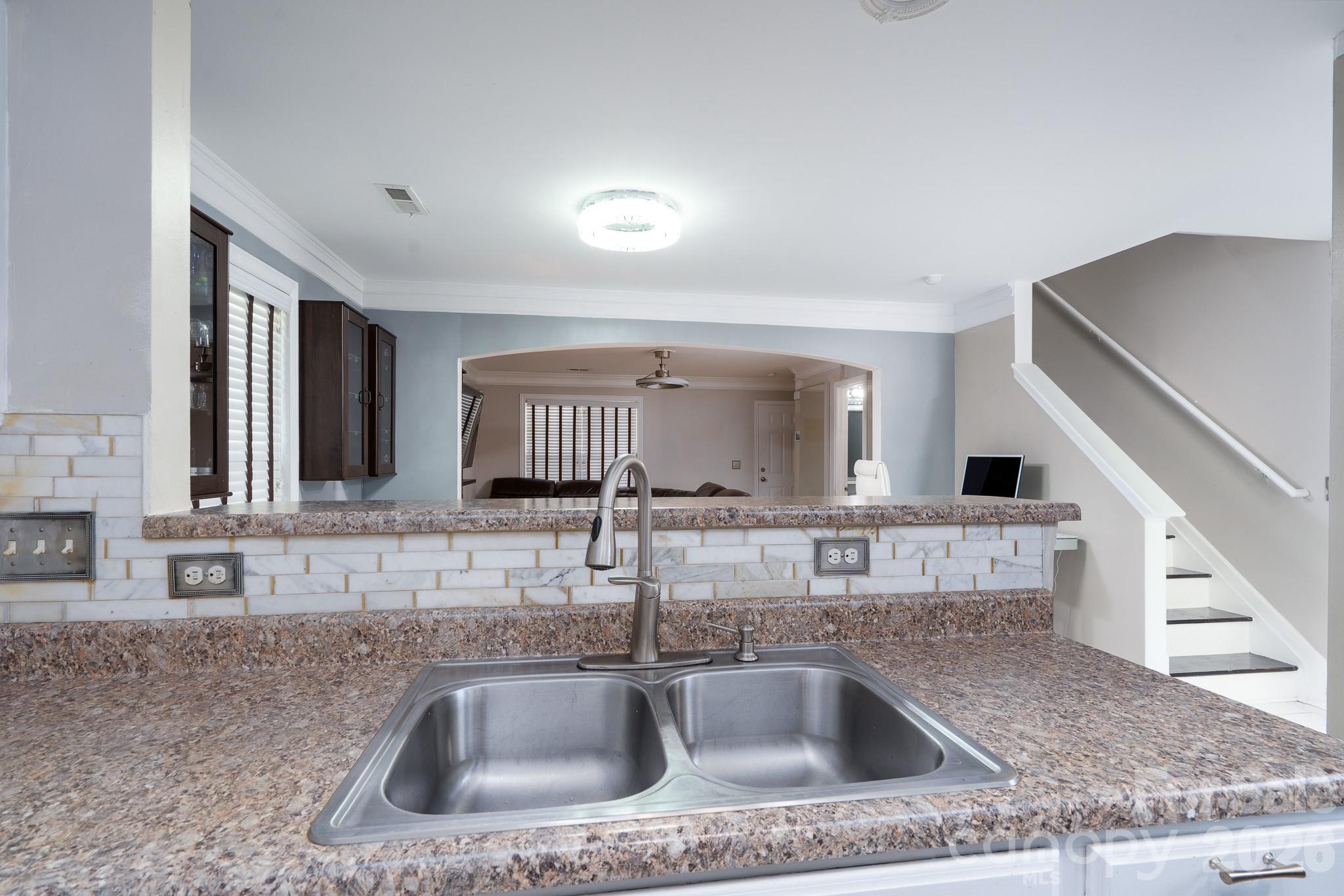 7329 Hidden Creek Drive, Charlotte, NC - photo 10 of 29