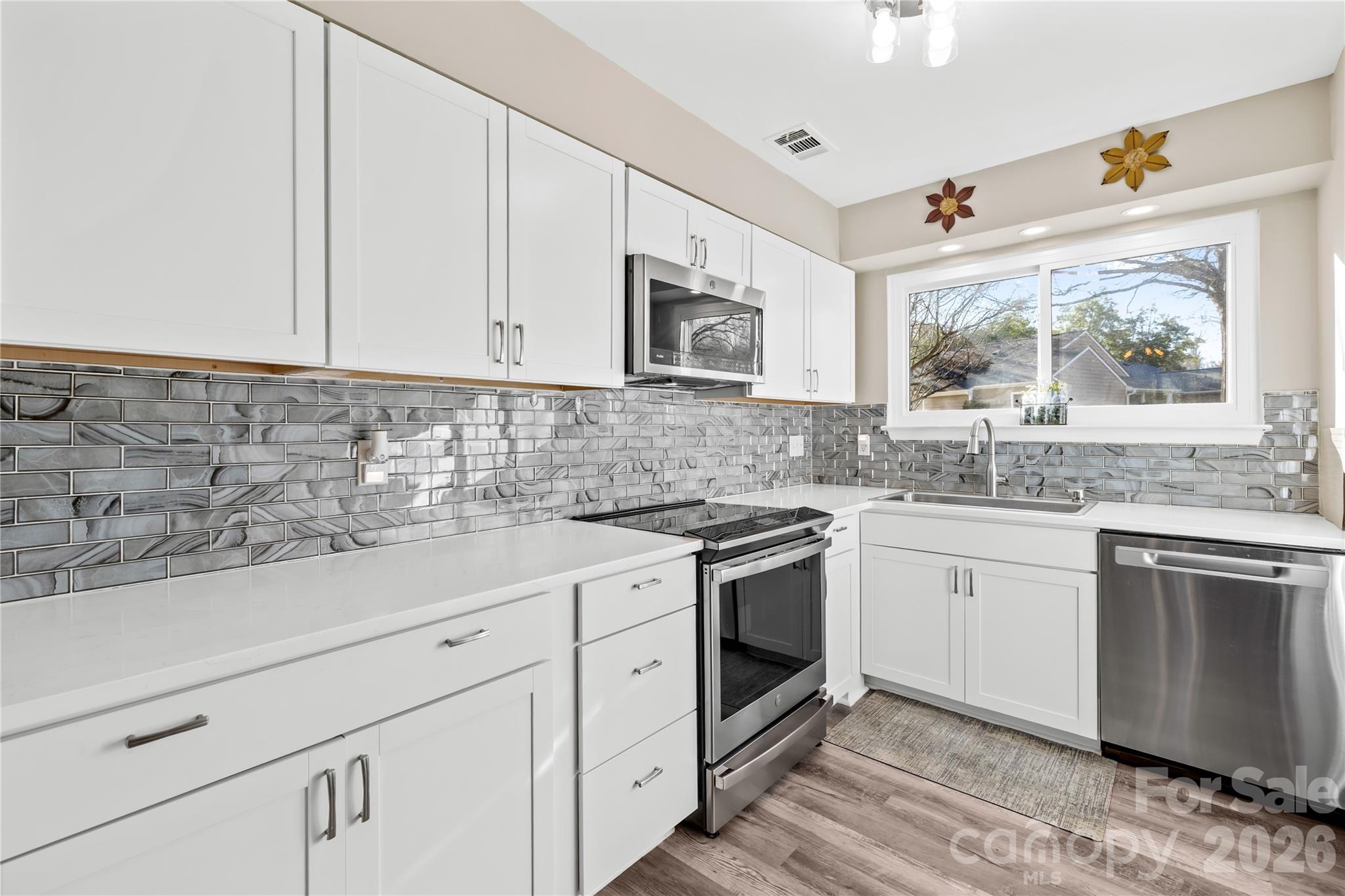 Photo 9 of 911 Sardis Cove Drive, Charlotte, NC