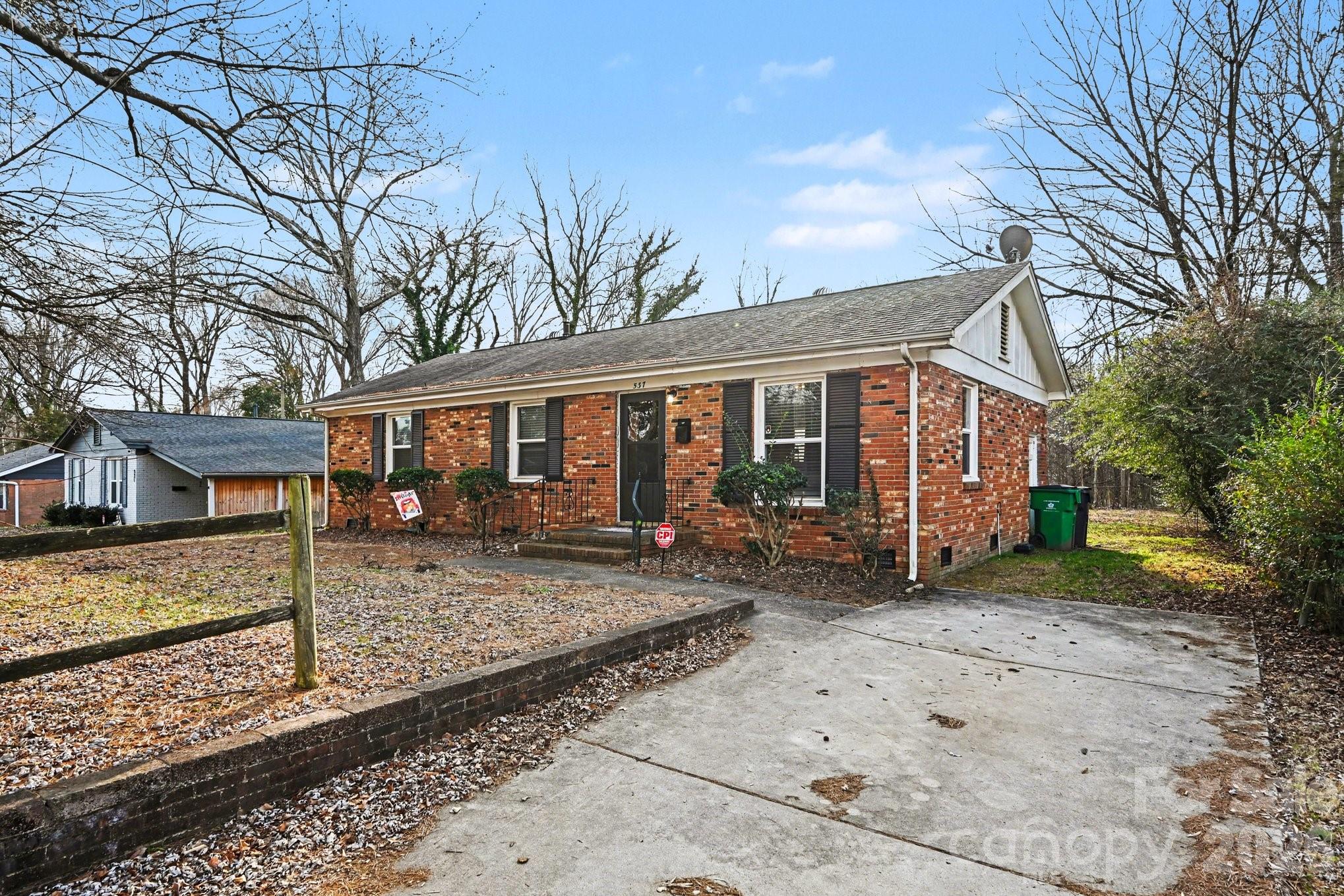 537 Kentbrook Drive, Charlotte, NC - photo 2 of 26