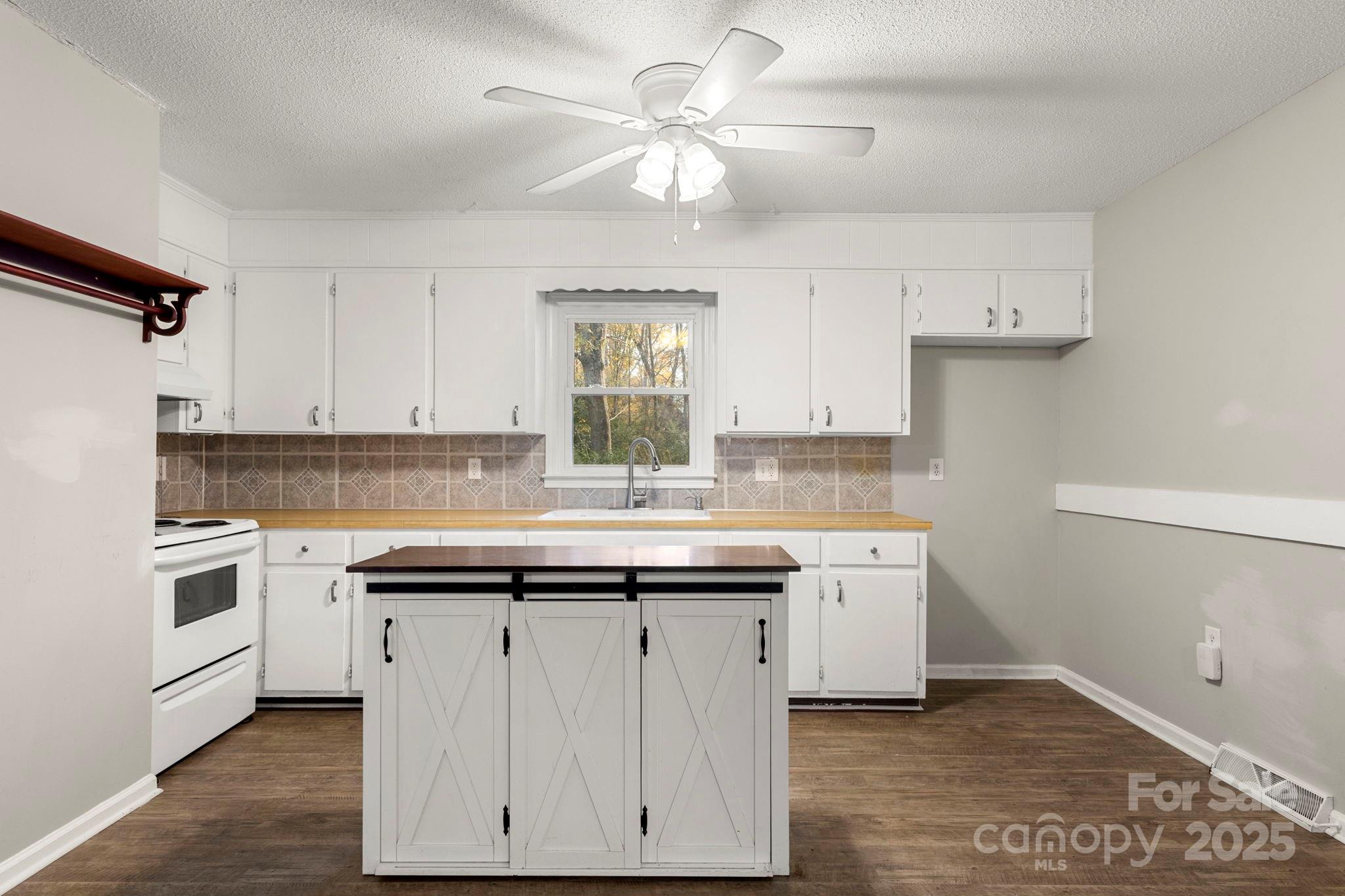 Photo 3 of 604 Cold Stream Circle, Chester, SC